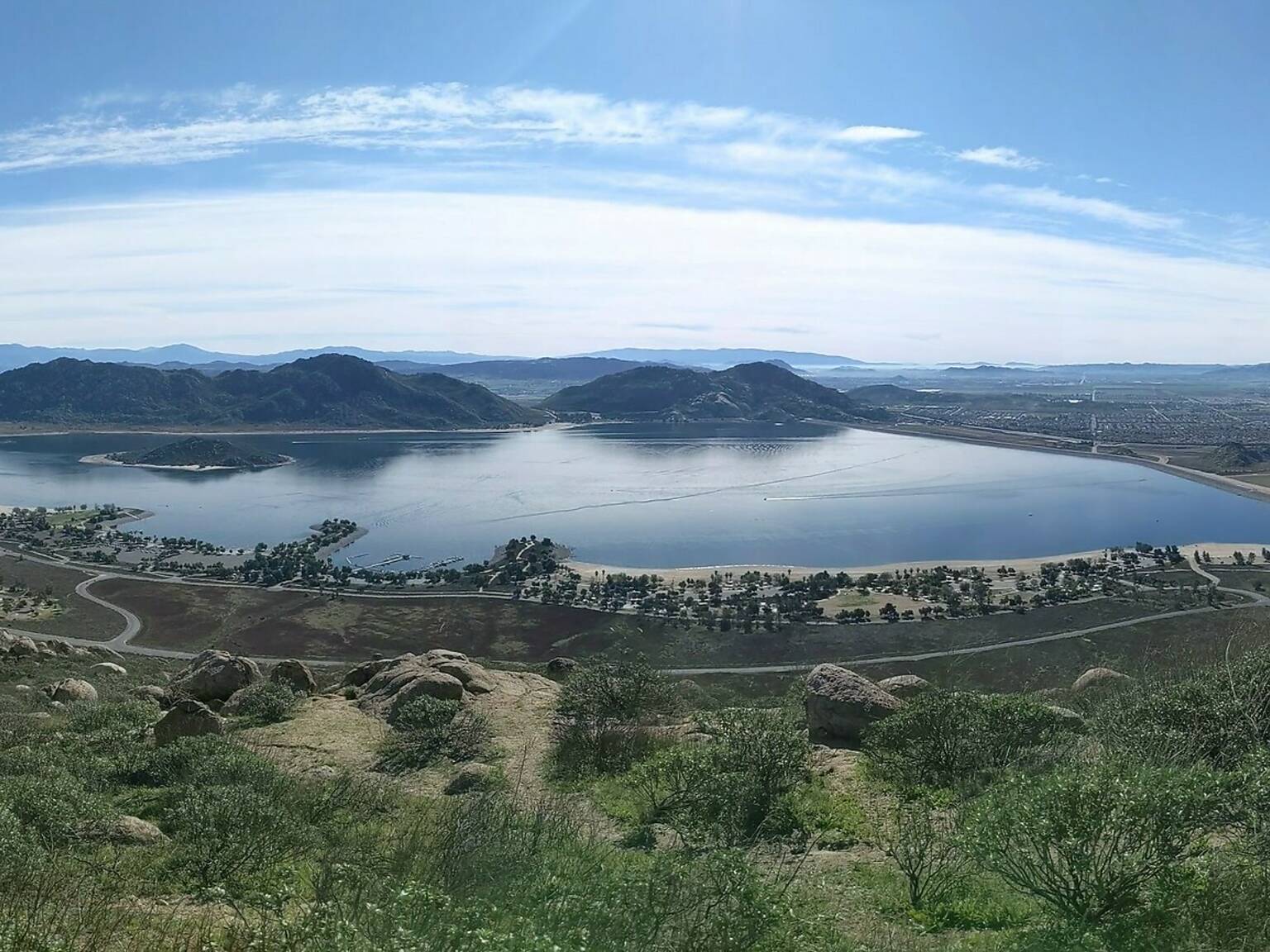 6 Best Lakes Near Los Angeles to Swim, Boat and Hike