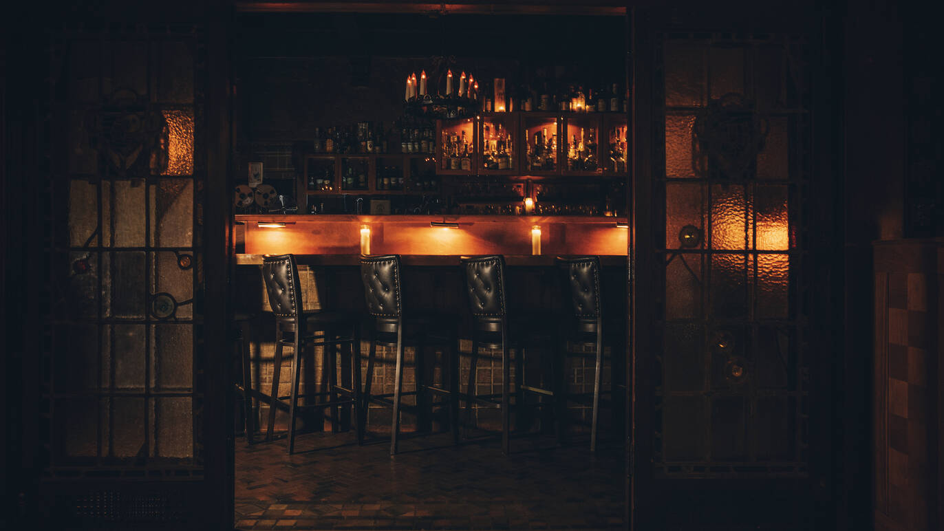 The 22 Best Chicago Loop Bars for Happy Hour Drinks