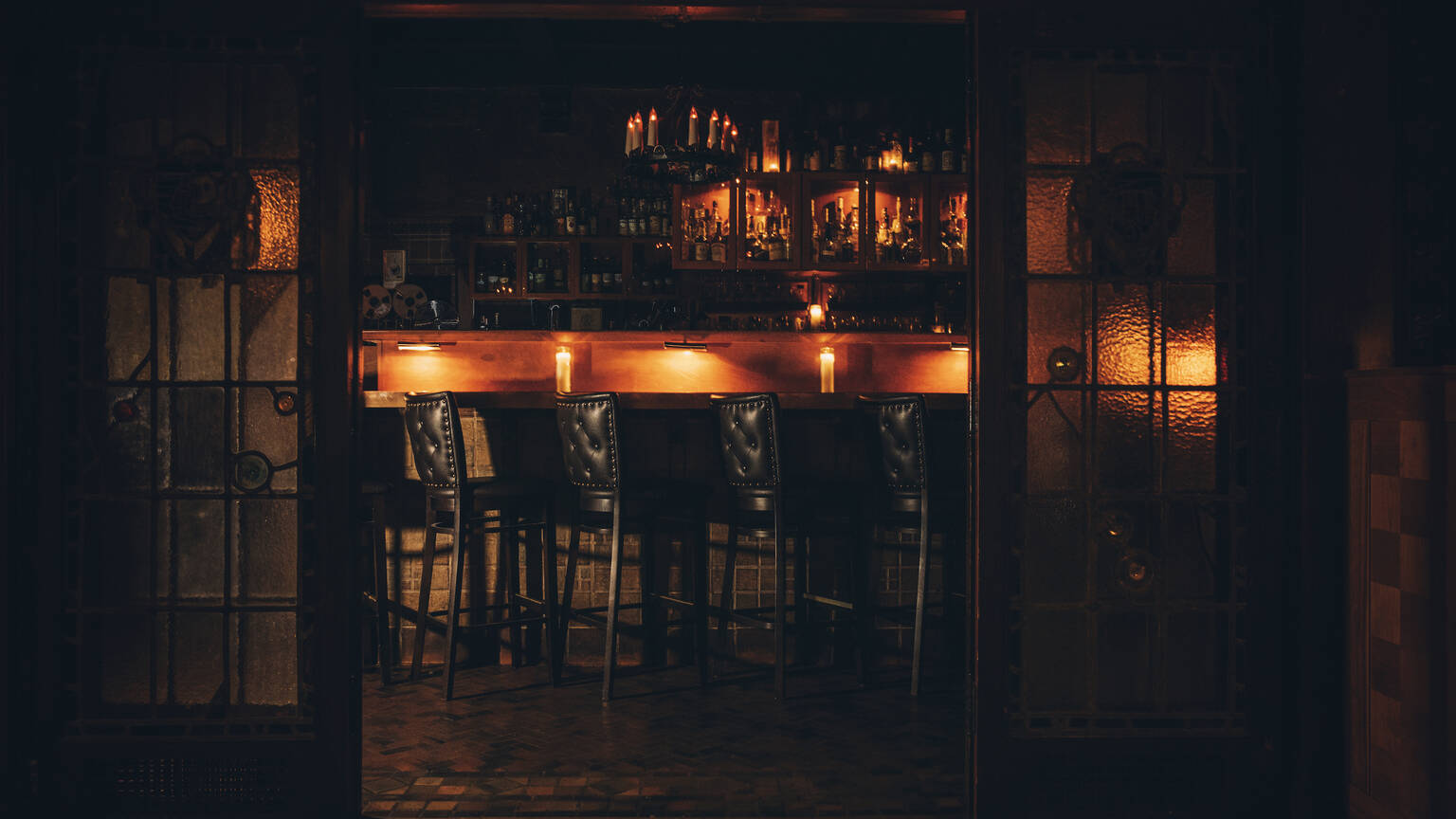 The 22 Best Chicago Loop Bars for Happy Hour Drinks