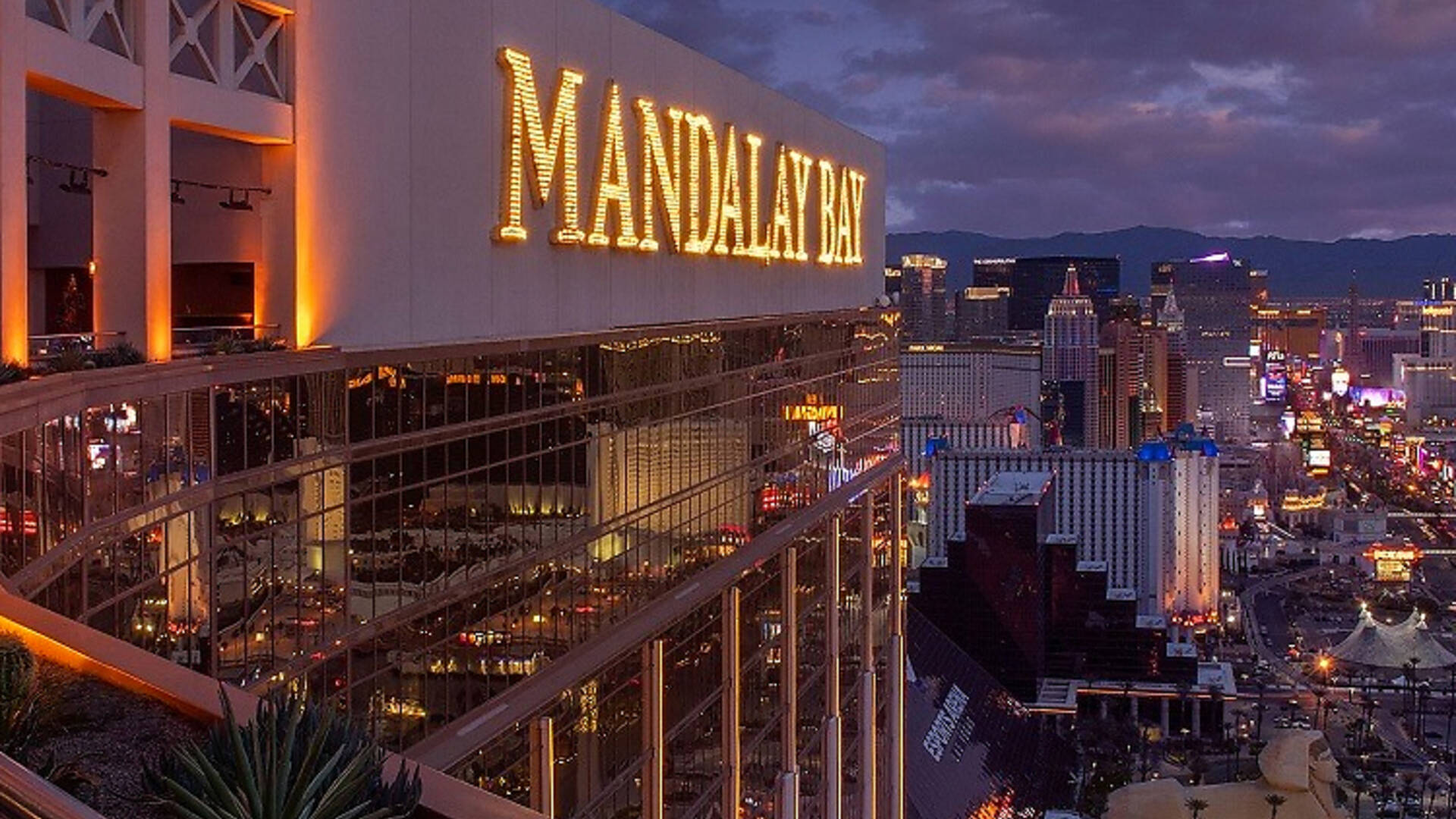 18 Best Rooftop Bars in Las Vegas