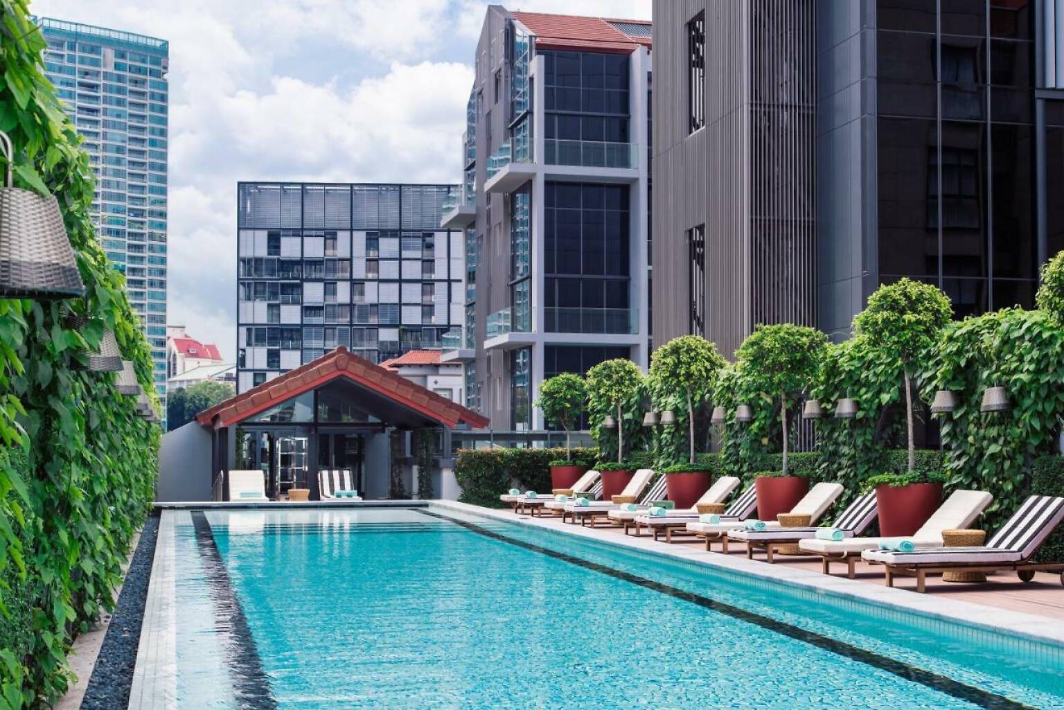 30 Best Hotels For a Staycation in Singapore