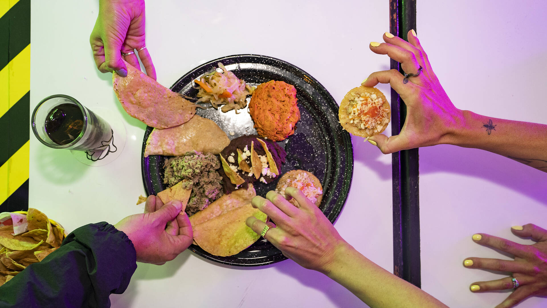 El Micky, un bar con noches de jazz y antojitos chiapanecos