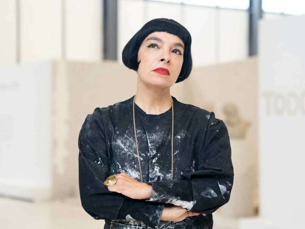 Deborah Castillo / Profunda, la artista que usa la parodia para ...