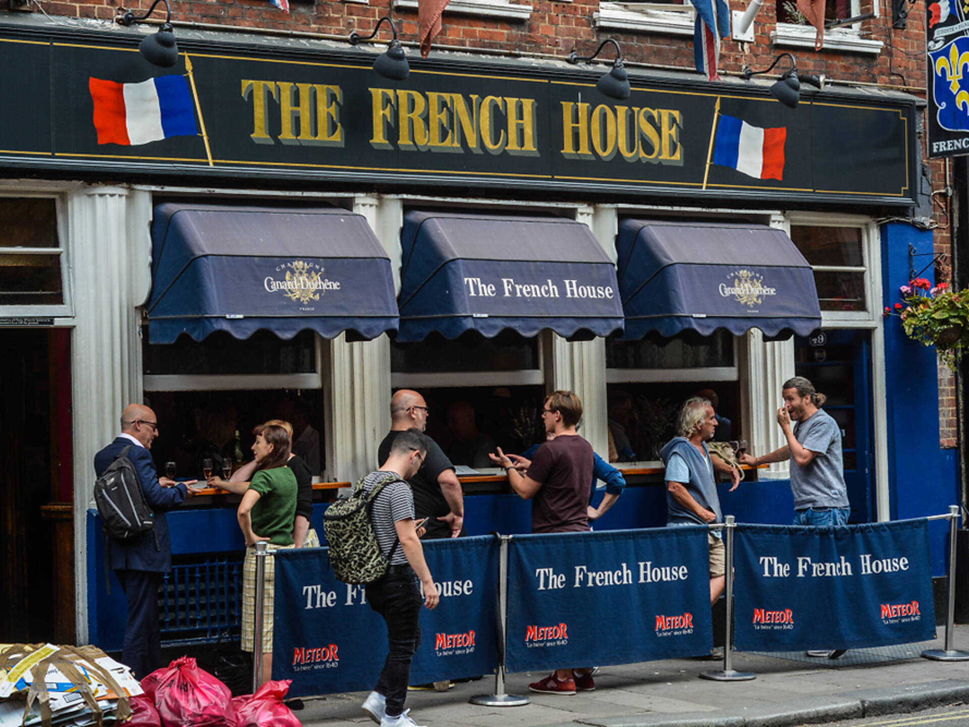 London's Best Historic Pubs | 18 Old Boozers With a Story To Tell