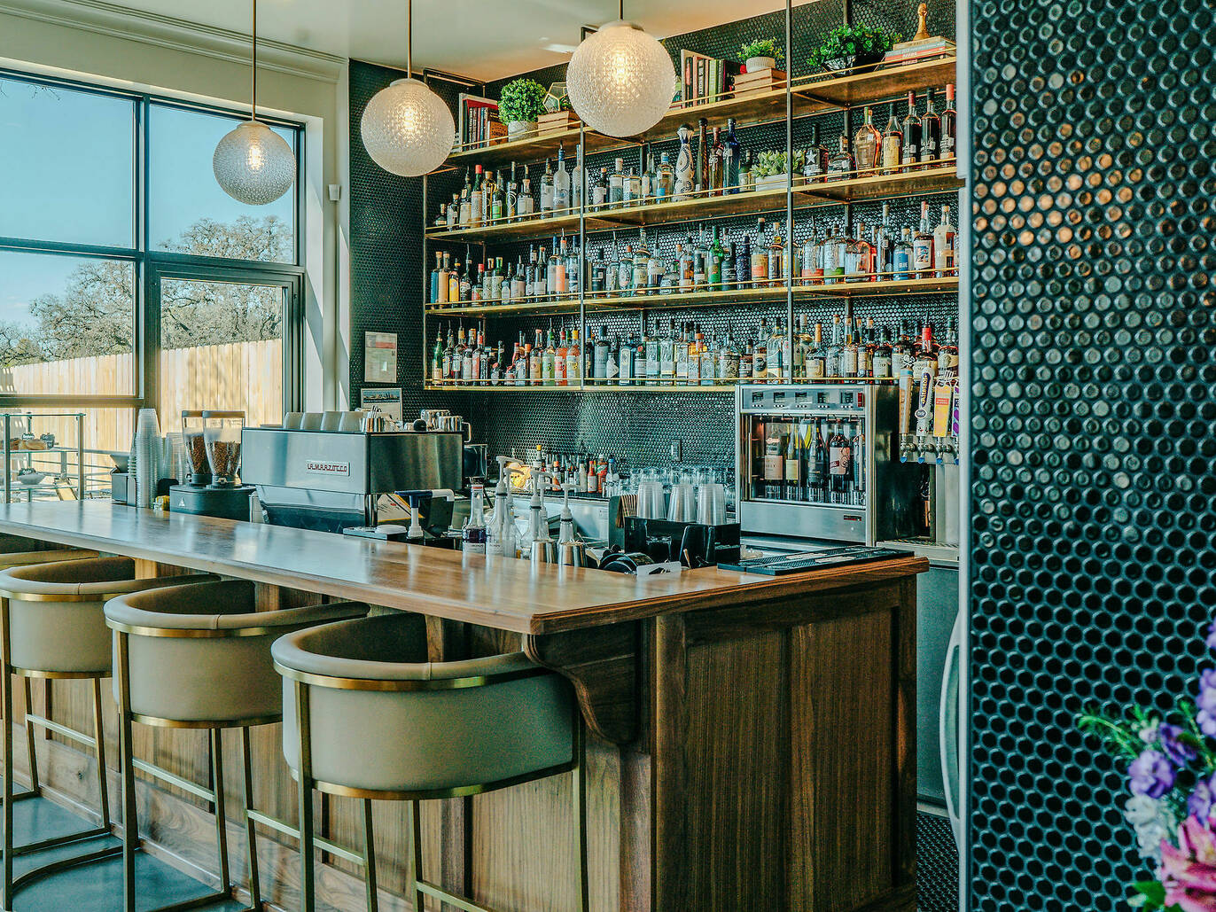 14 Best Cocktail Bars in Austin