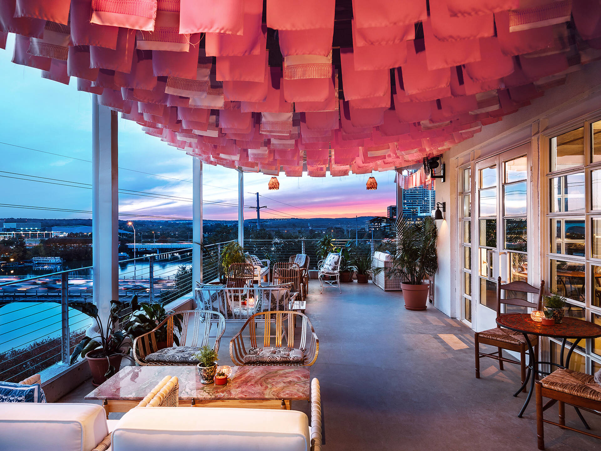 14 Best Cocktail Bars in Austin