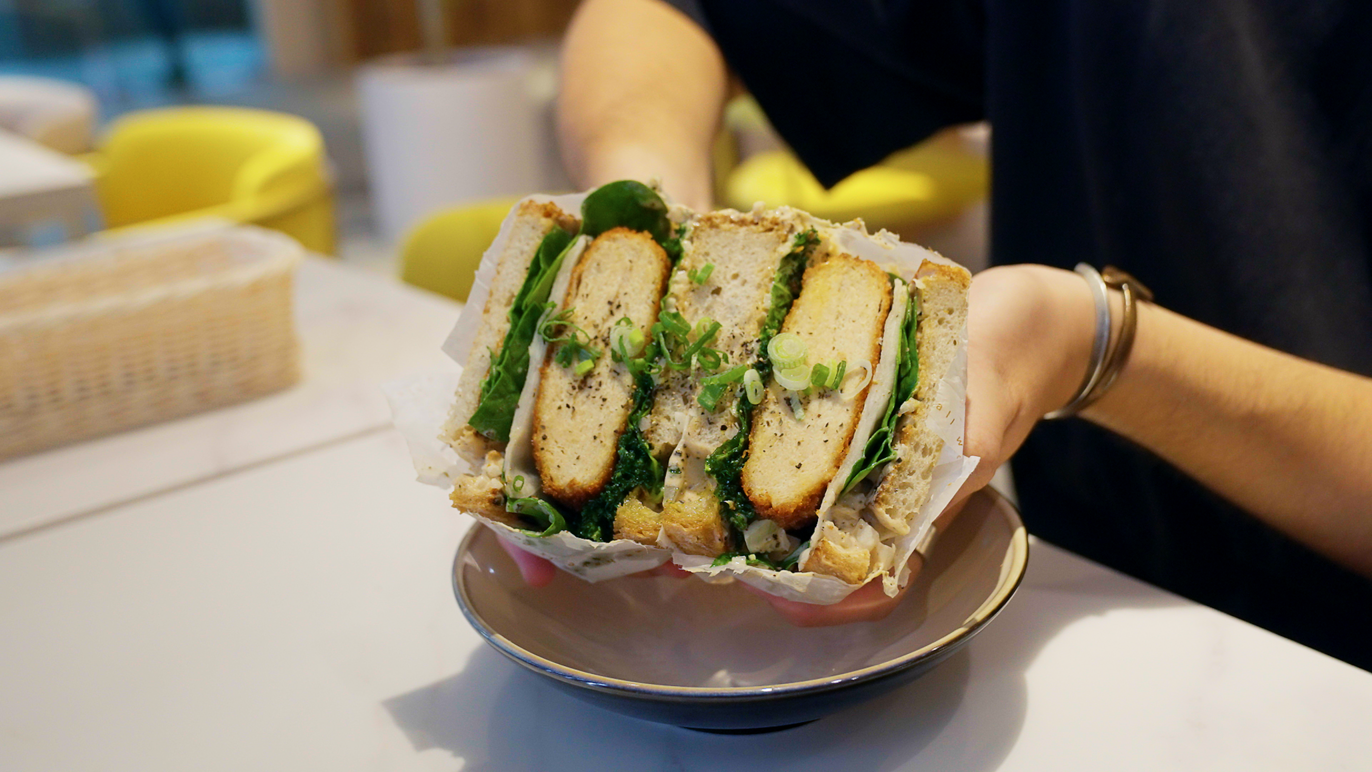 Well Collective: Peaceful work and pet friendly cafe at Northshore Plaza