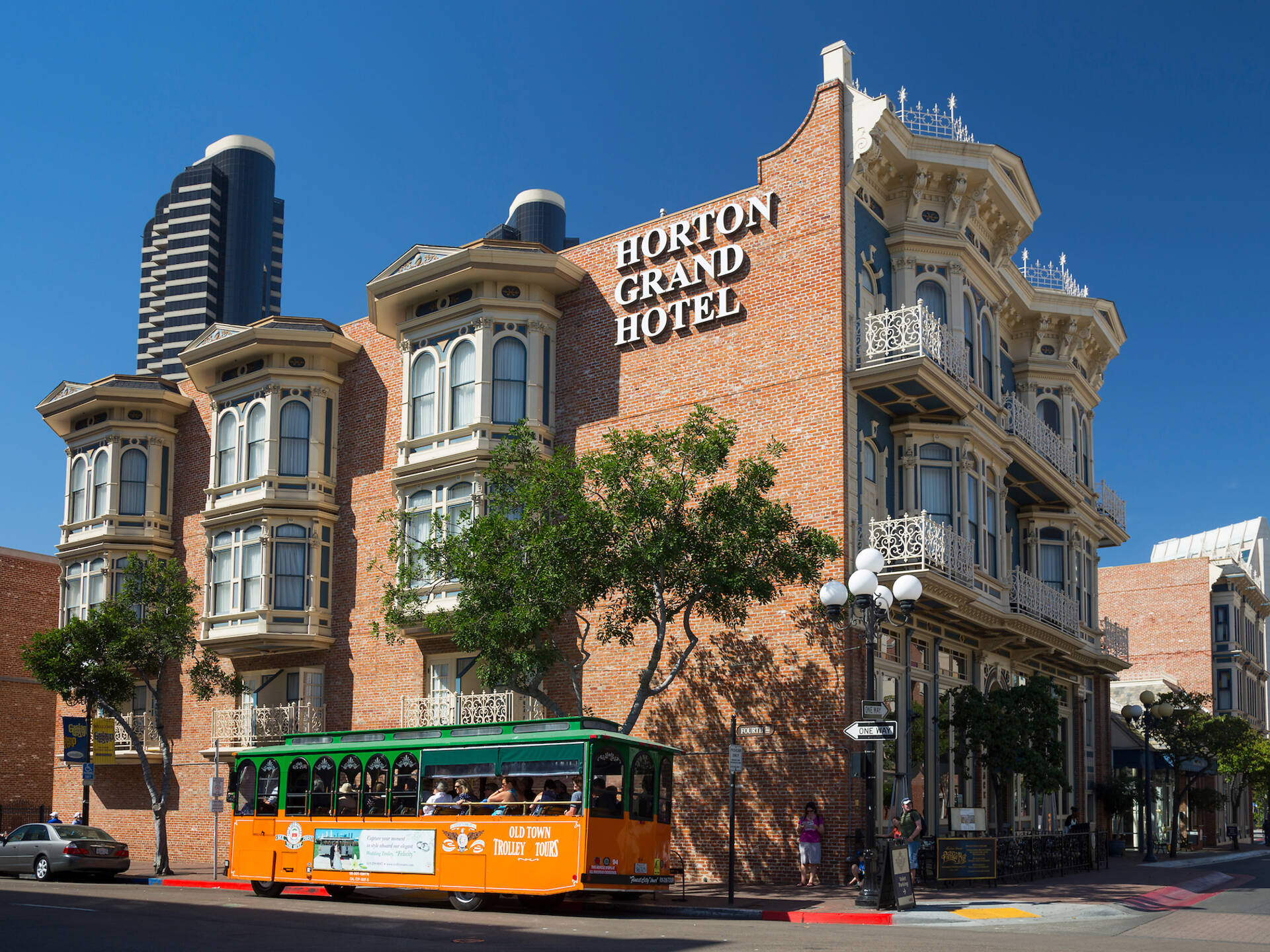 15 Best Ghost Tours in the US For A Touch Of The Paranormal