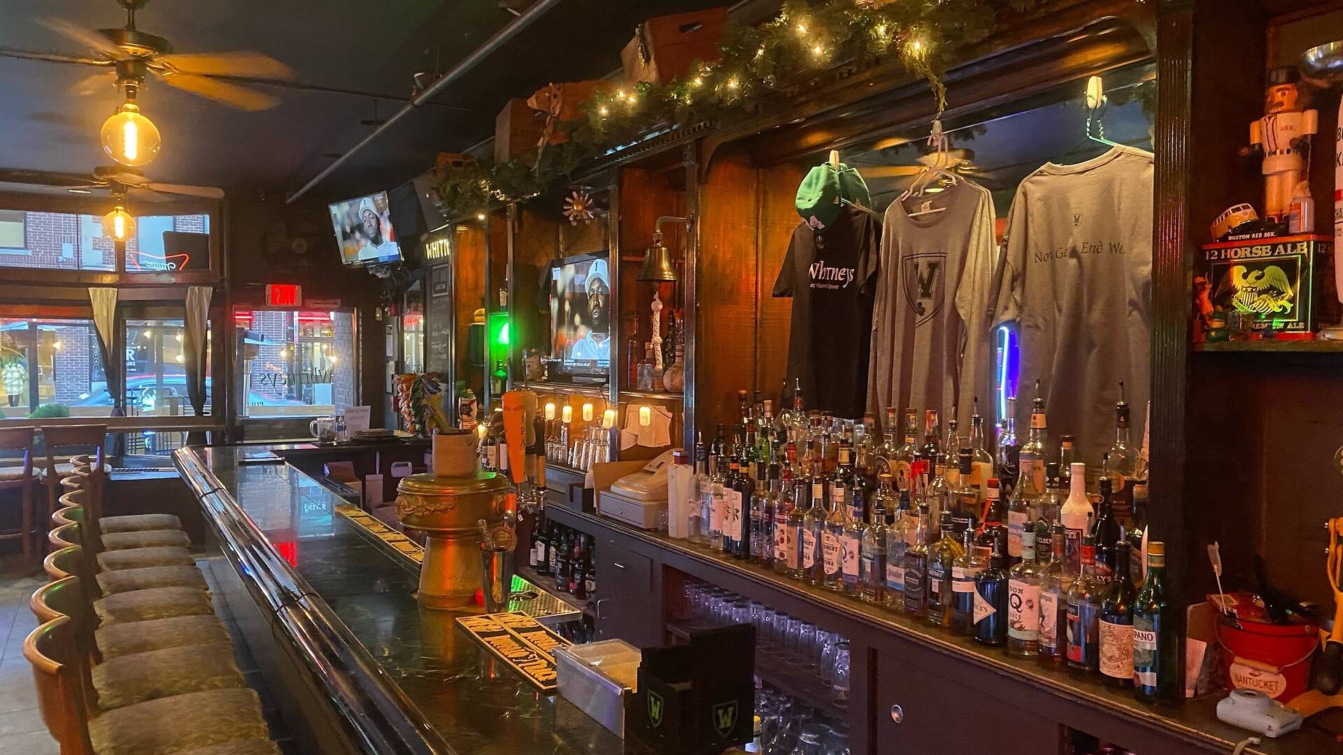 Best College Bars in Boston: Young Crowds, Cheap Drinks