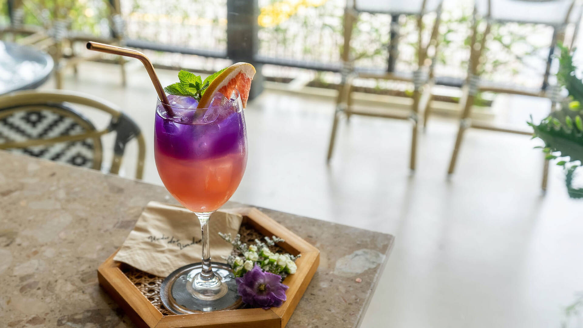 Under Der Linden: Charming pet-friendly floral café in Portsdown Road