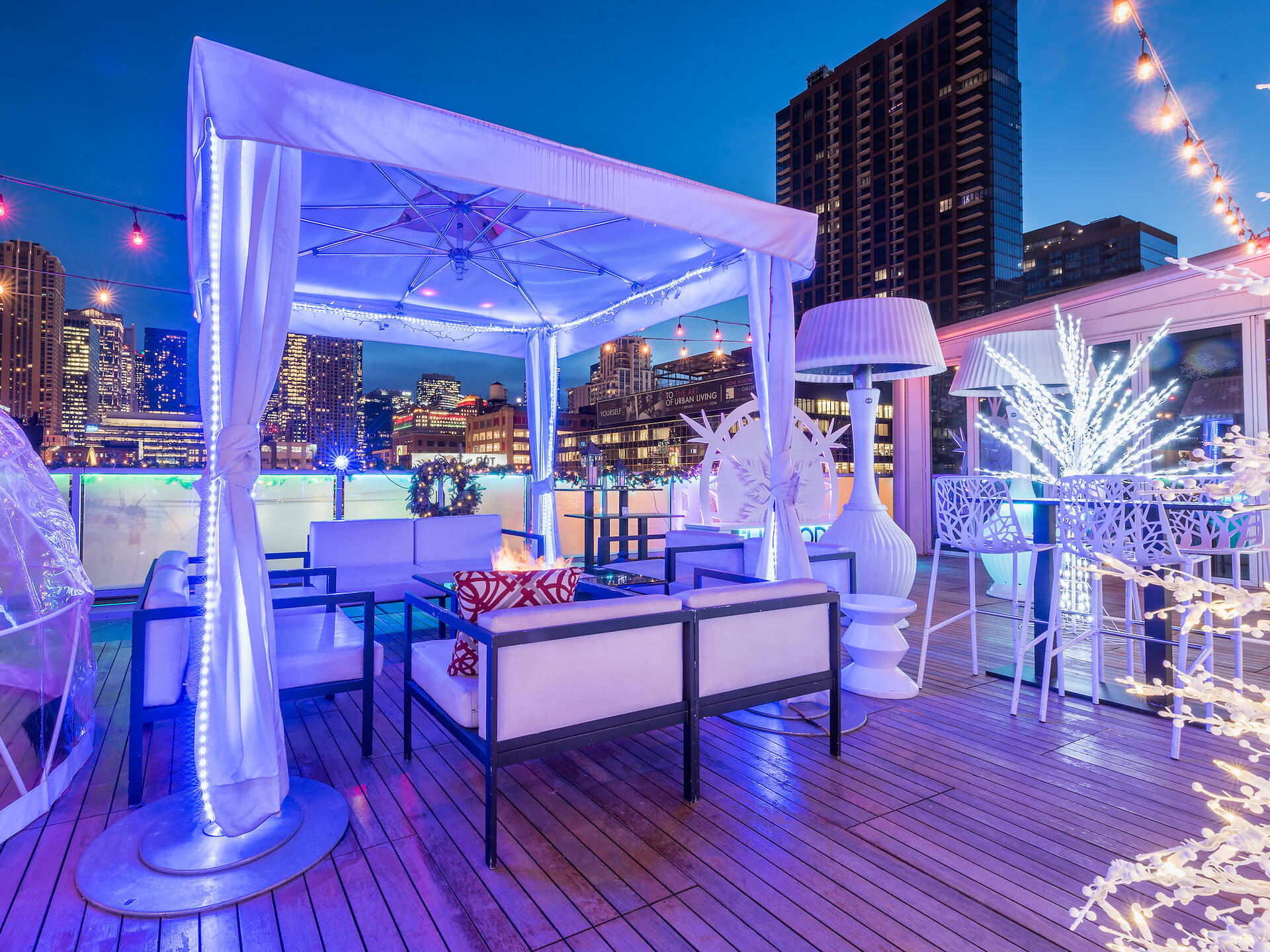 Indoor and Winter Rooftop Bars in Chicago: Top Spots to Get Cozy