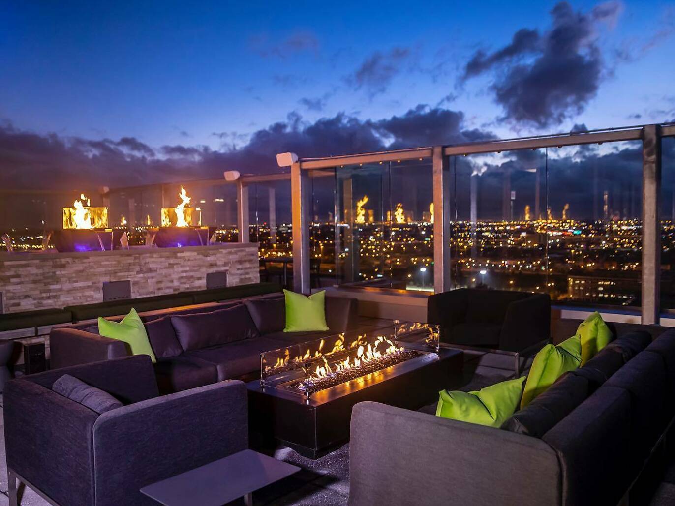 Indoor and Winter Rooftop Bars in Chicago: Top Spots to Get Cozy