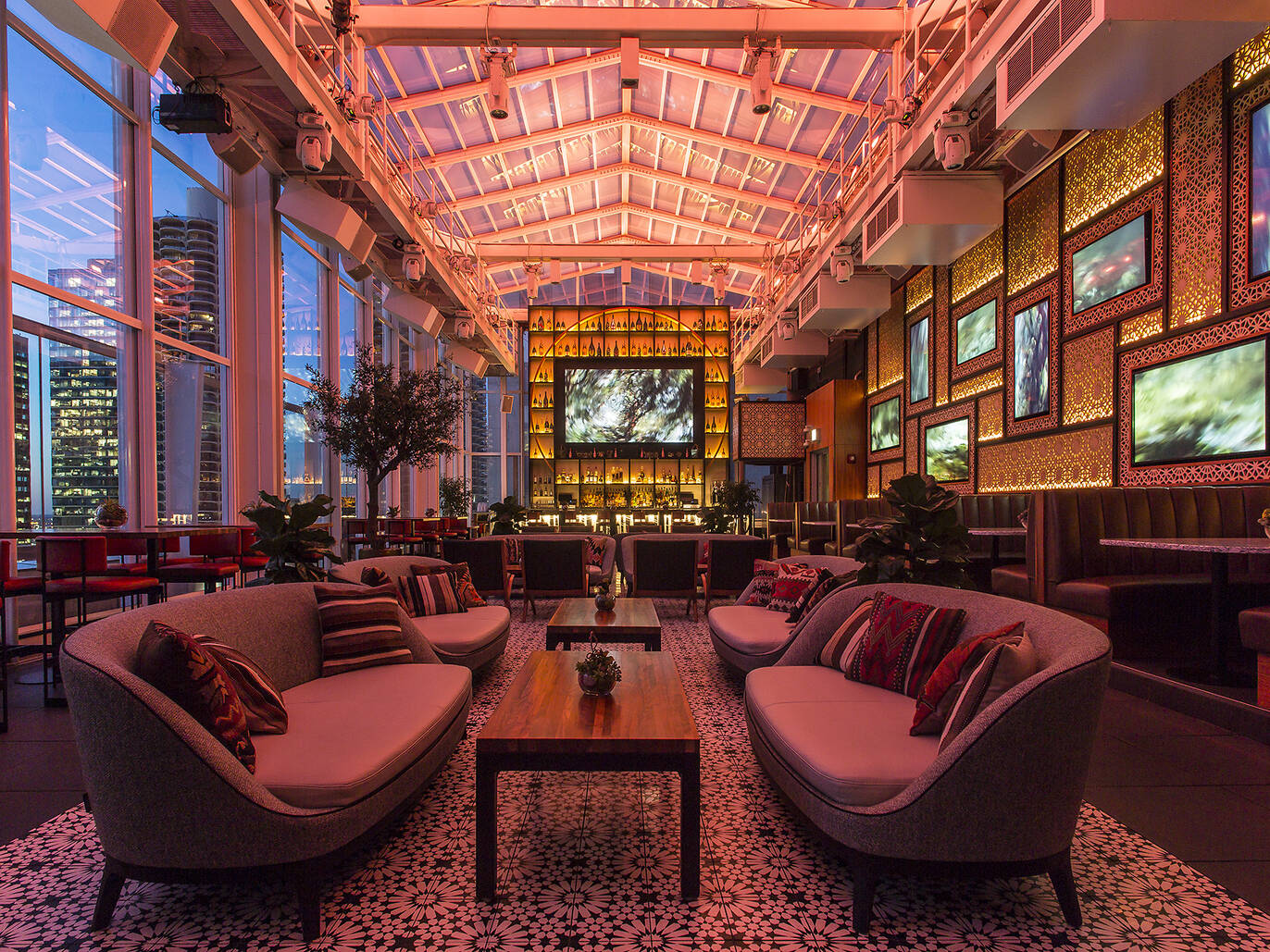 Winter Rooftop Bars in Chicago: Top Spots To Get Cozy