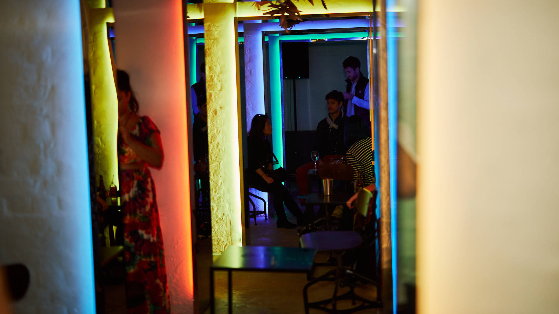 Behind Bars' IRL Fridays | Bars and pubs in Hong Kong