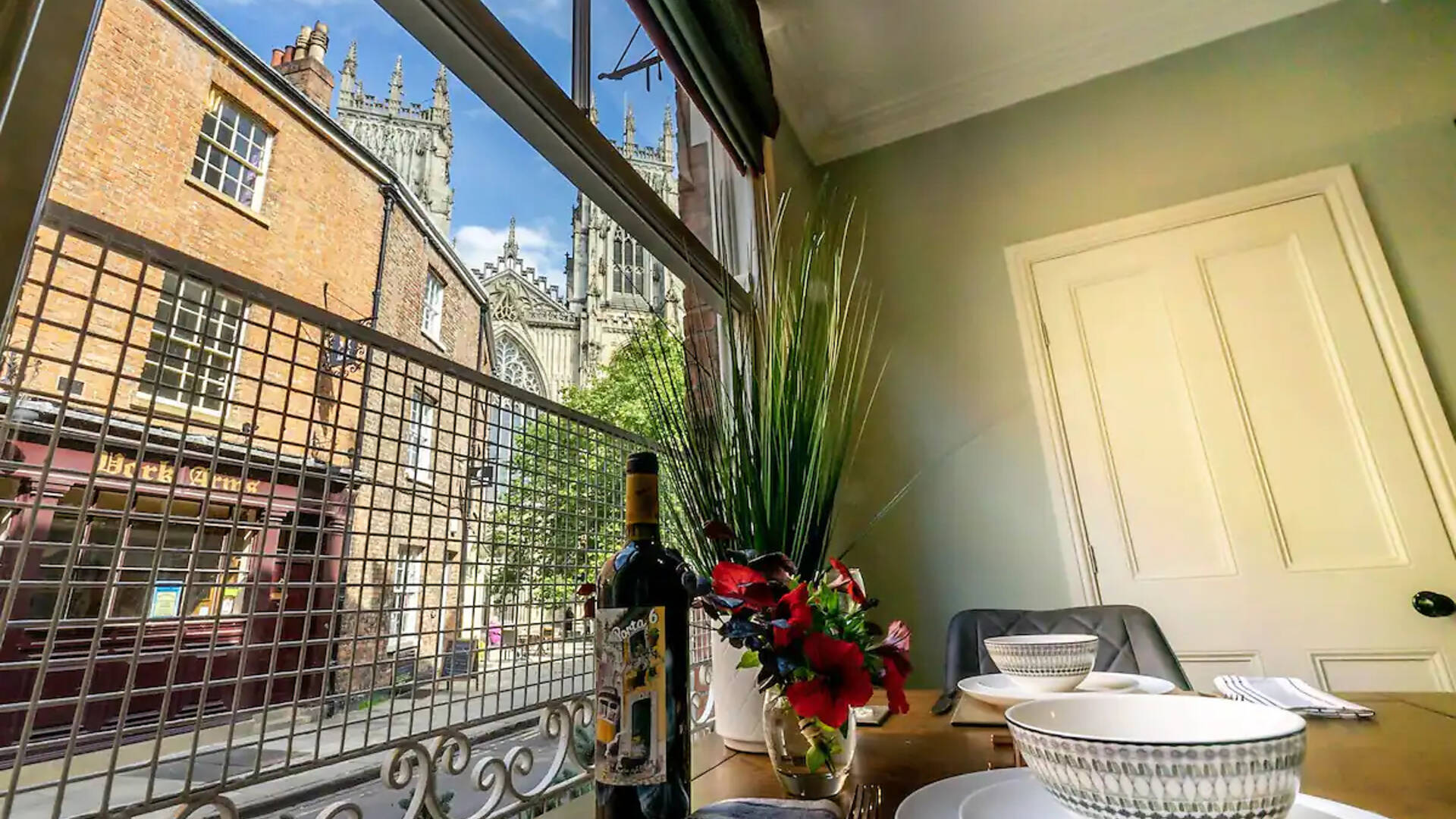The 14 Best Airbnbs In York for 2025