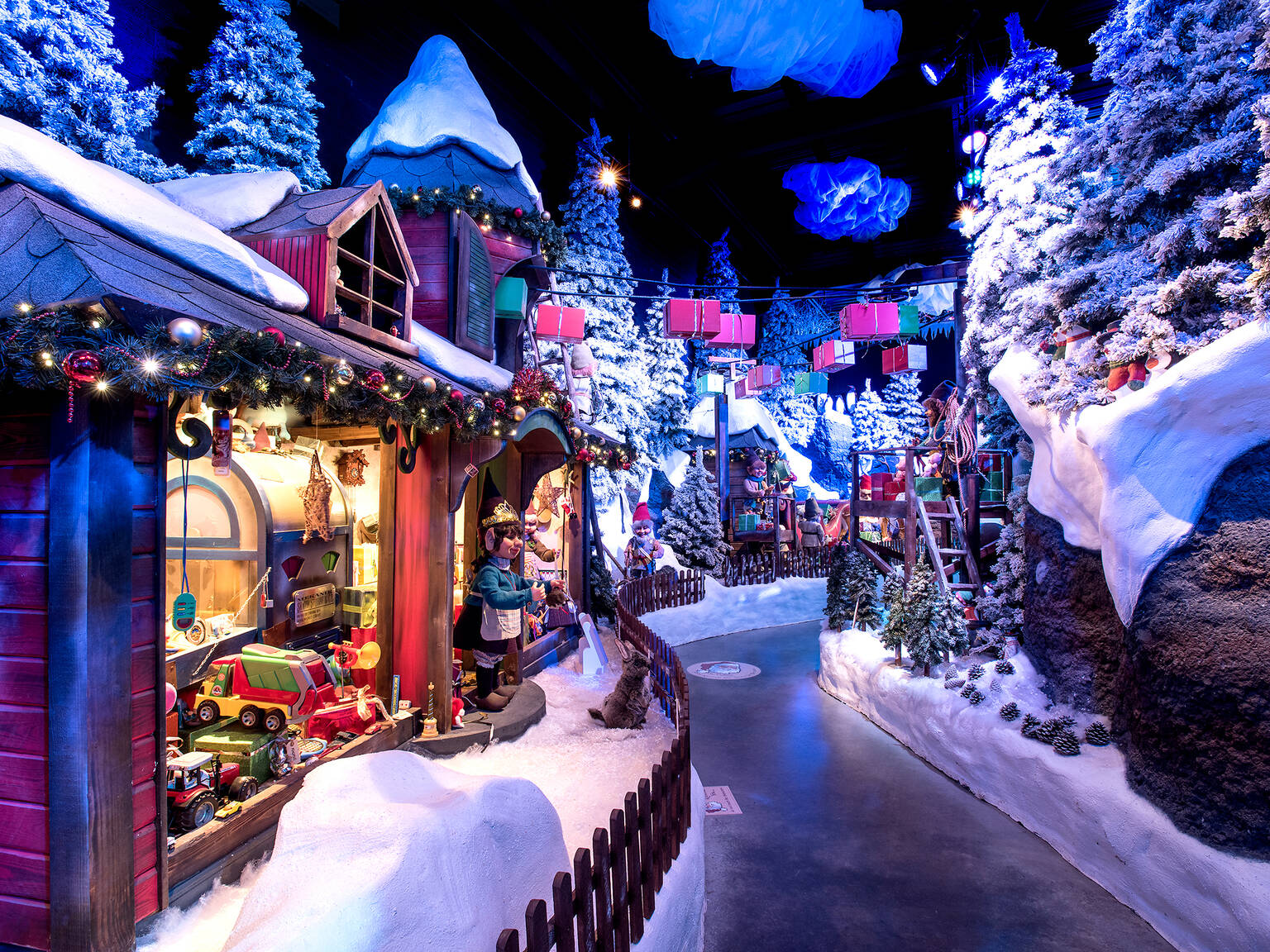 10 of the Most Dazzling Christmas Light Trails in the UK for 2024