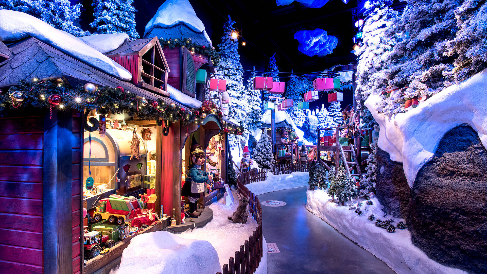 10 of the Most Dazzling Christmas Light Trails in the UK for 2024