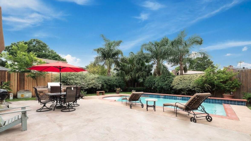 11 Best Airbnbs in Houston | Places to Stay in Houston