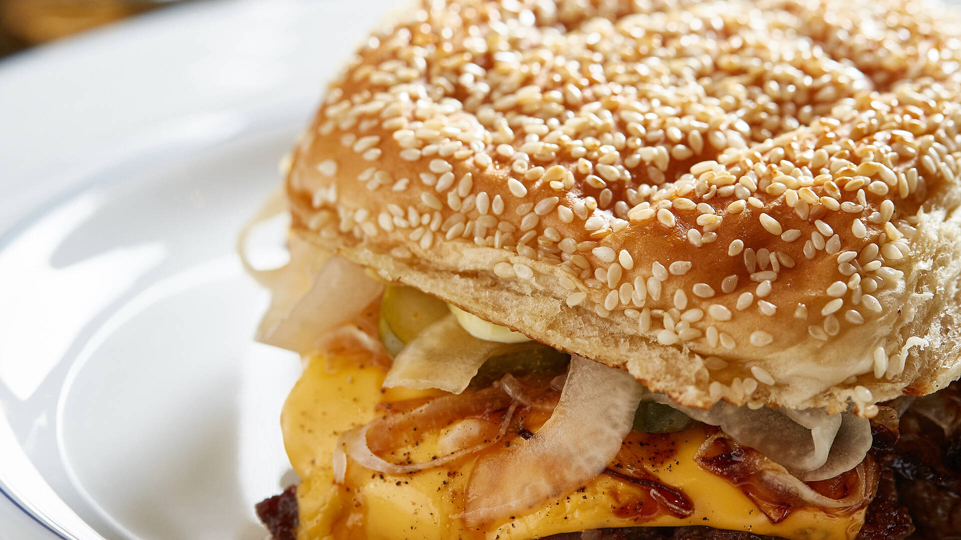 29 Best Burgers in Chicago to Sink Your Teeth Into