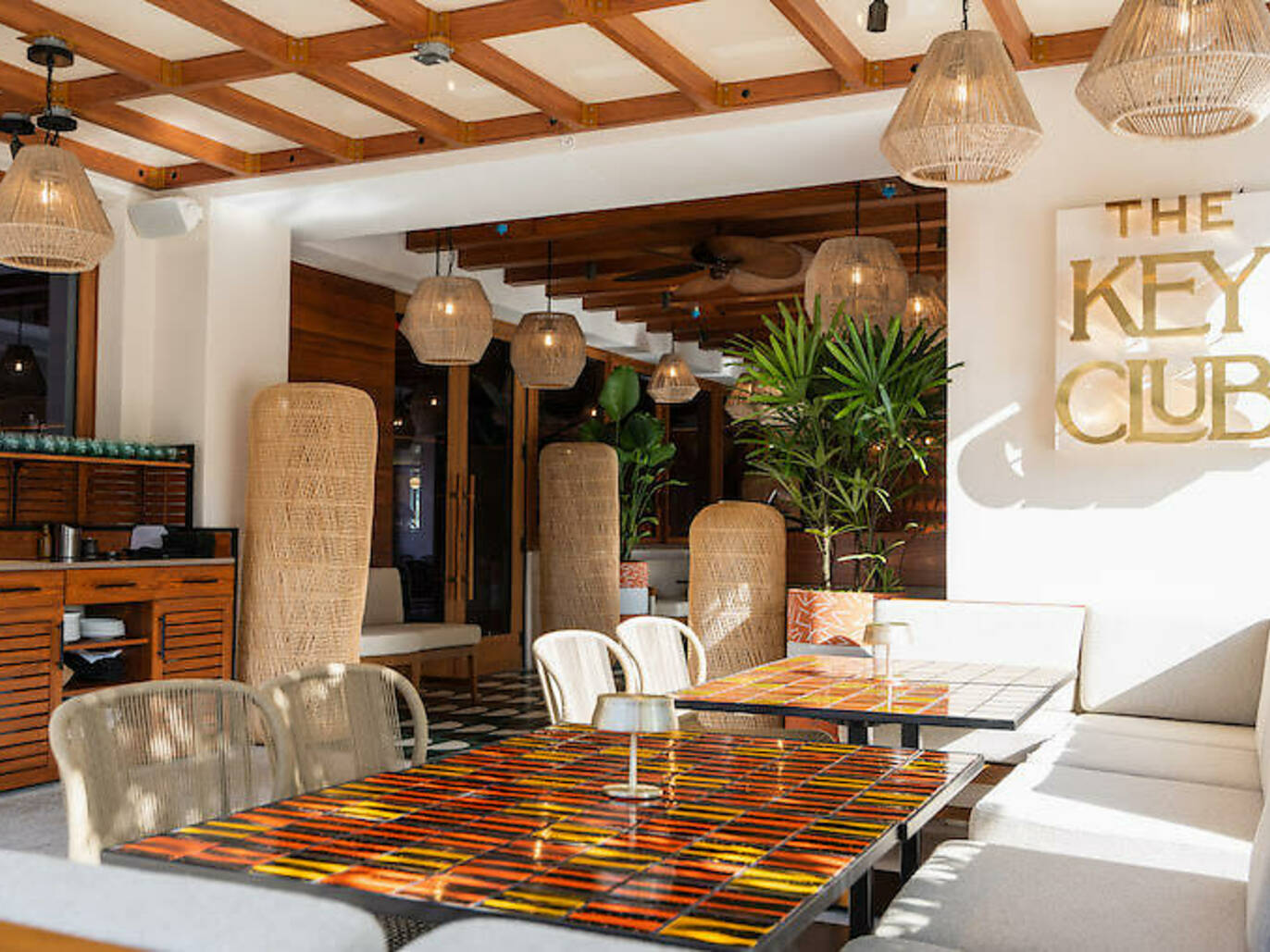 31 Best Happy Hours in Miami For Drink Specials All Week Long