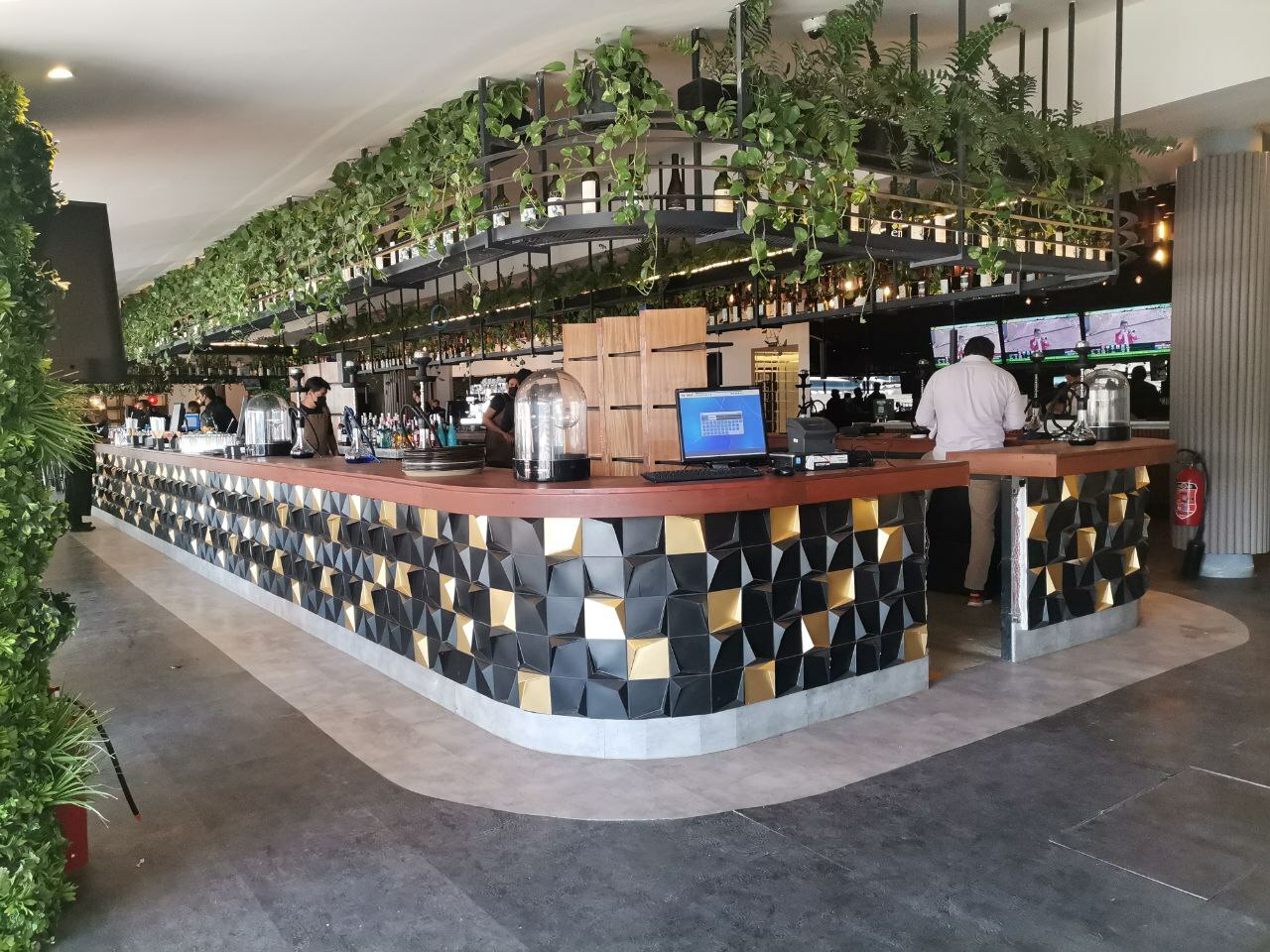 Bárbaro Club House: drinks frente a la pista de caballos de CDMX