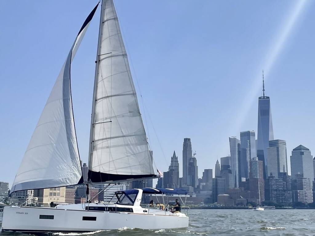 10 Best Boat Rentals in NYC for 2025