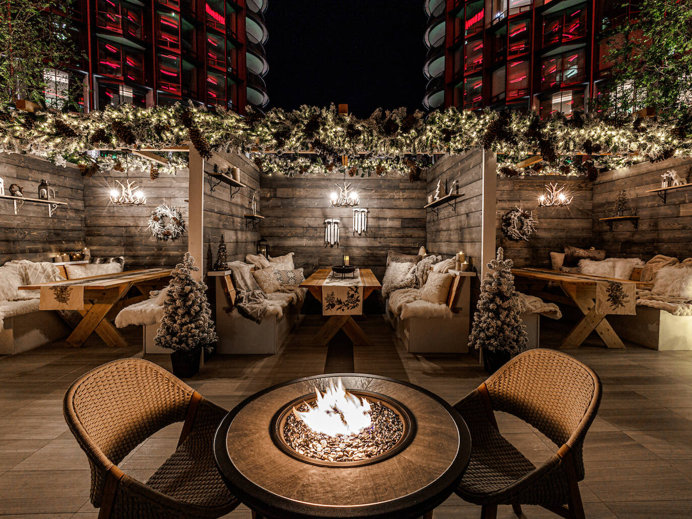 14 Best Holiday Bars in L.A. Celebrating With Cozy Cocktails, Christmas ...