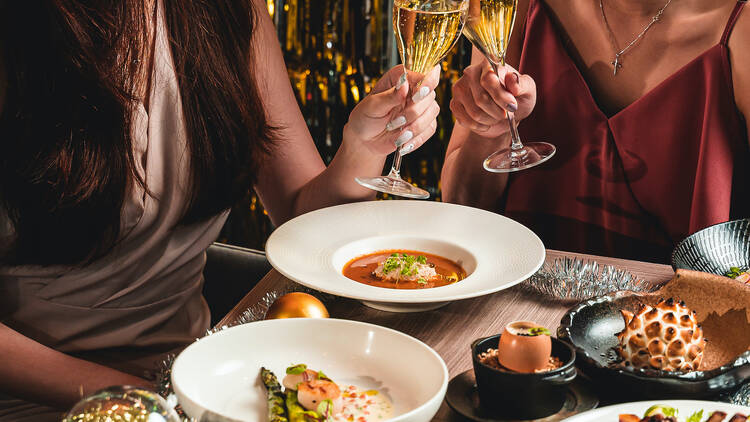 6 Best Restaurants To Have Dinner On New Year's Eve