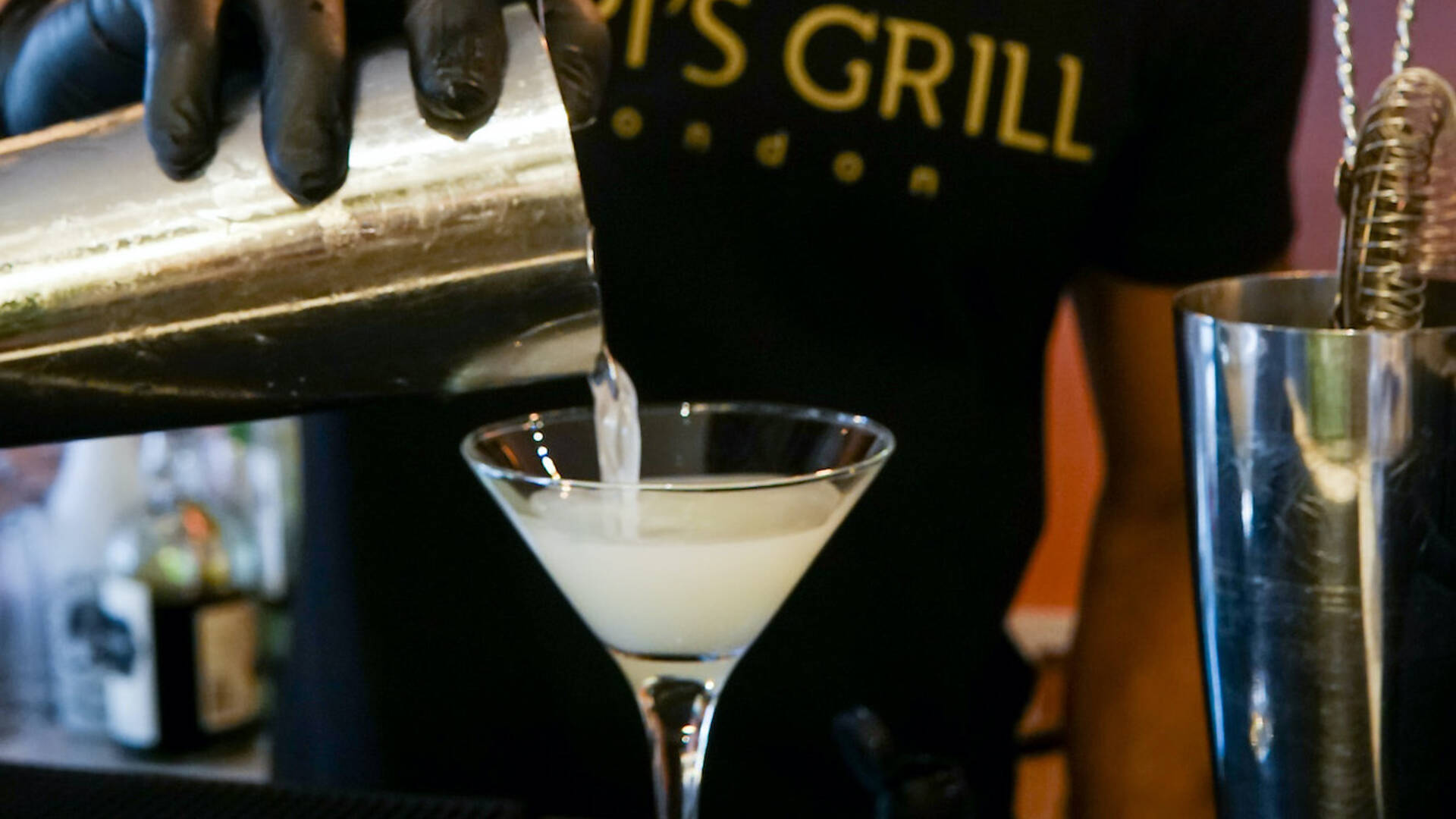 Papi's Grill Restaurant & Bar | Restaurants in New Cross, London