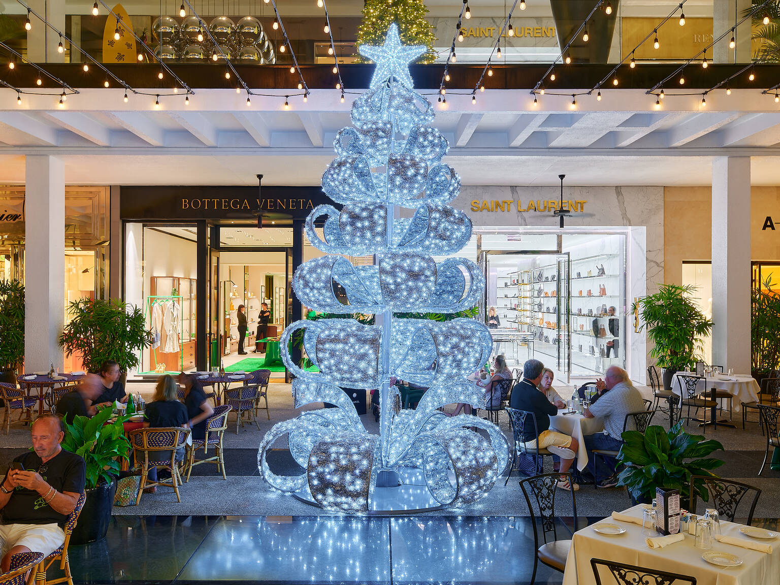 13 Places to Take in Spectacular Christmas Lights in Miami