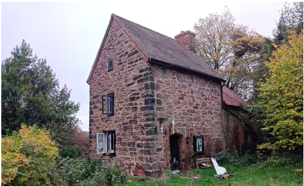 This Grade II-Listed Cottage is up for Auction with a Starting Price of £1