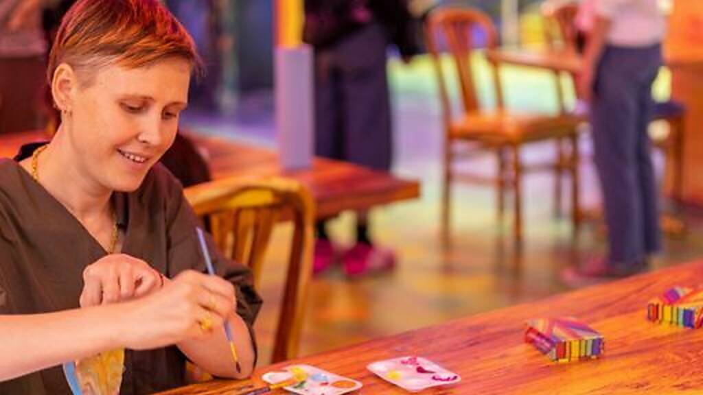 Ornament painting at Wonderland Dreams | Art in New York