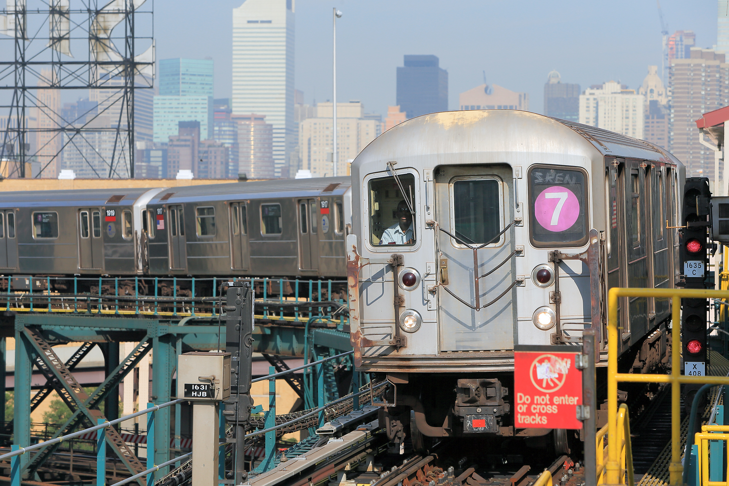 The 7 train will not run between Manhattan and Queens in NYC for six ...