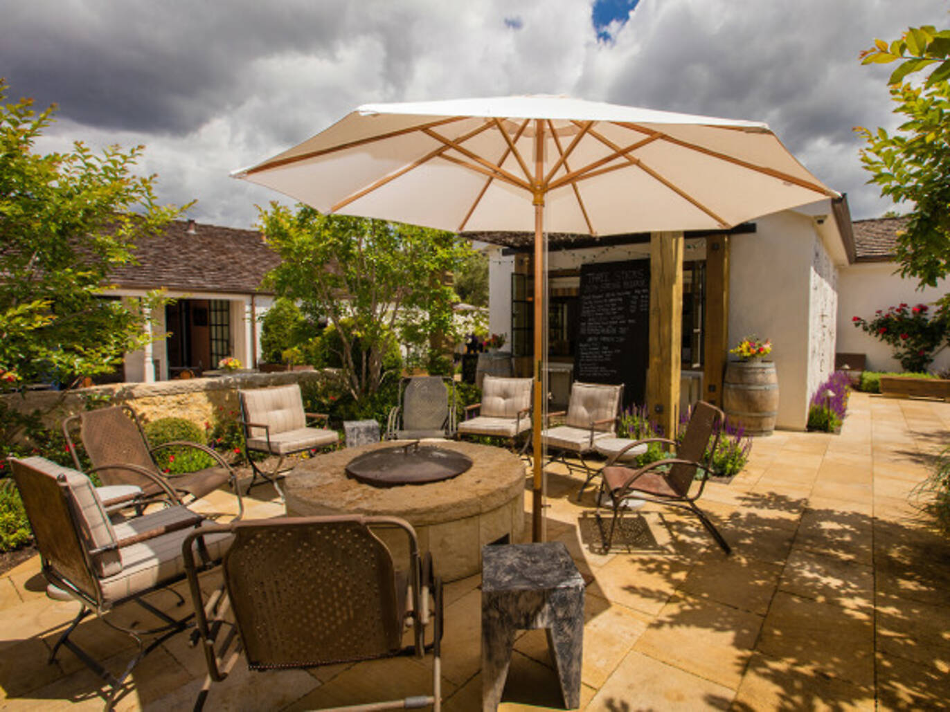 These Sonoma wineries offer gorgeous spots to taste