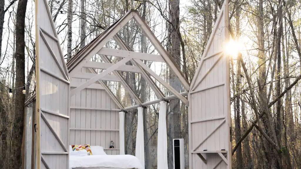 12 Awesome Off-Grid Airbnb Properties Across the U.S.