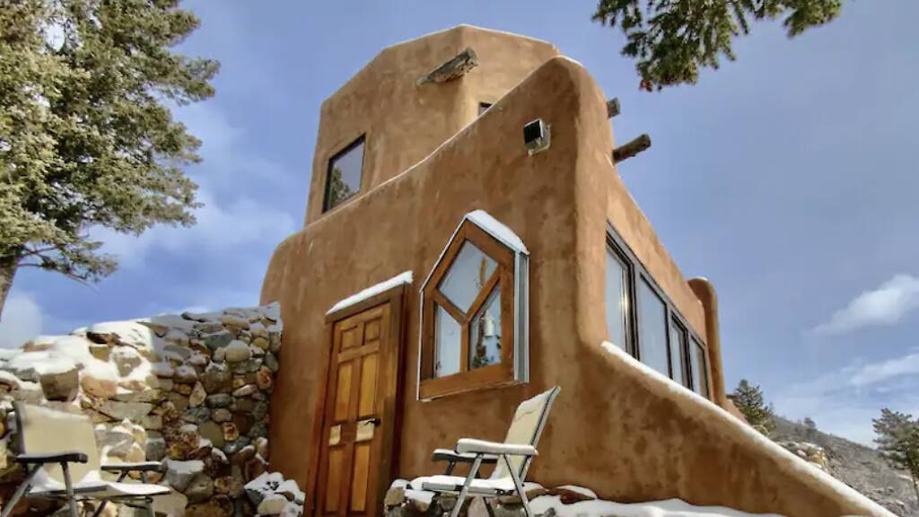 12 Awesome Off-Grid Airbnb Properties Across the U.S.