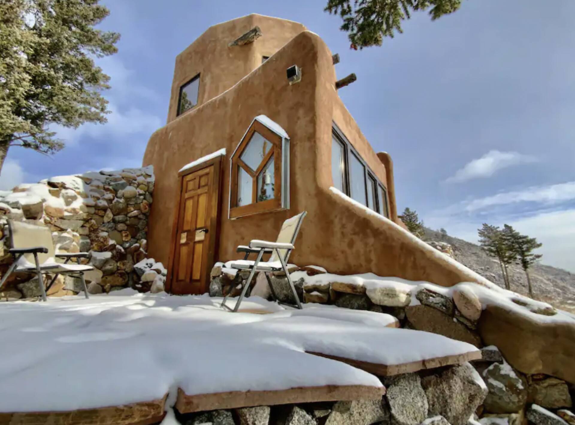 12 Awesome Off-Grid Airbnb Properties Across the U.S.