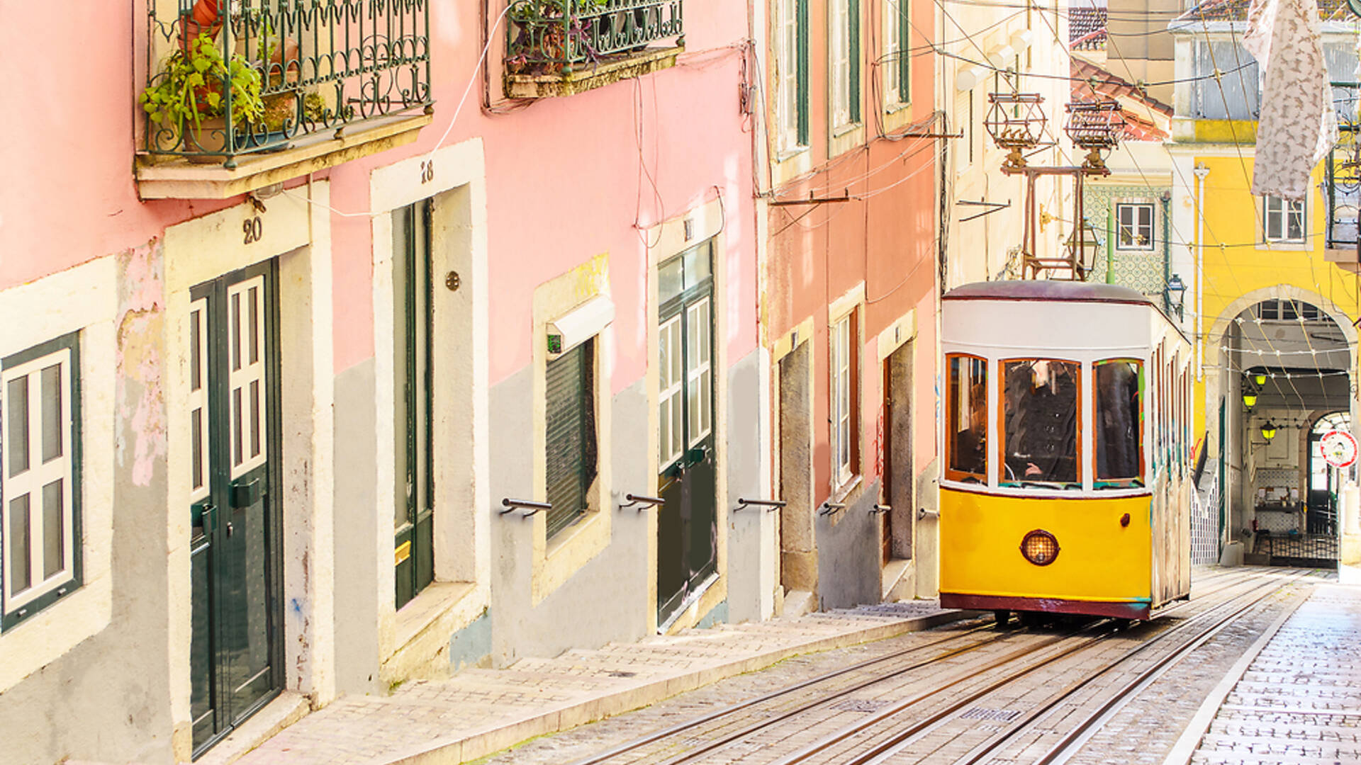 Best 10-Day Itinerary to Explore Portugal, According to a Local