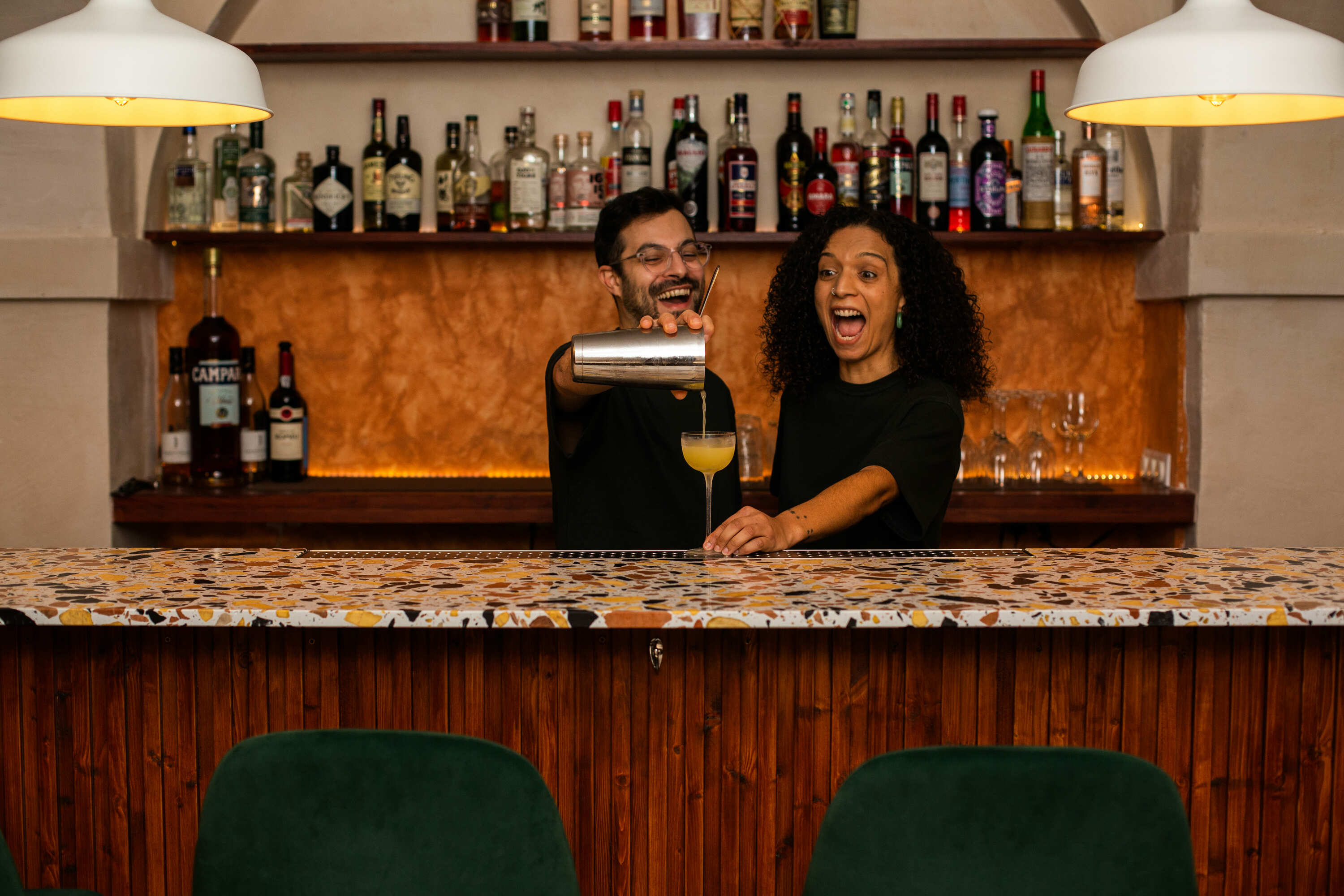 Neste novo bar, o amor pela coquetelaria é um compromisso sério