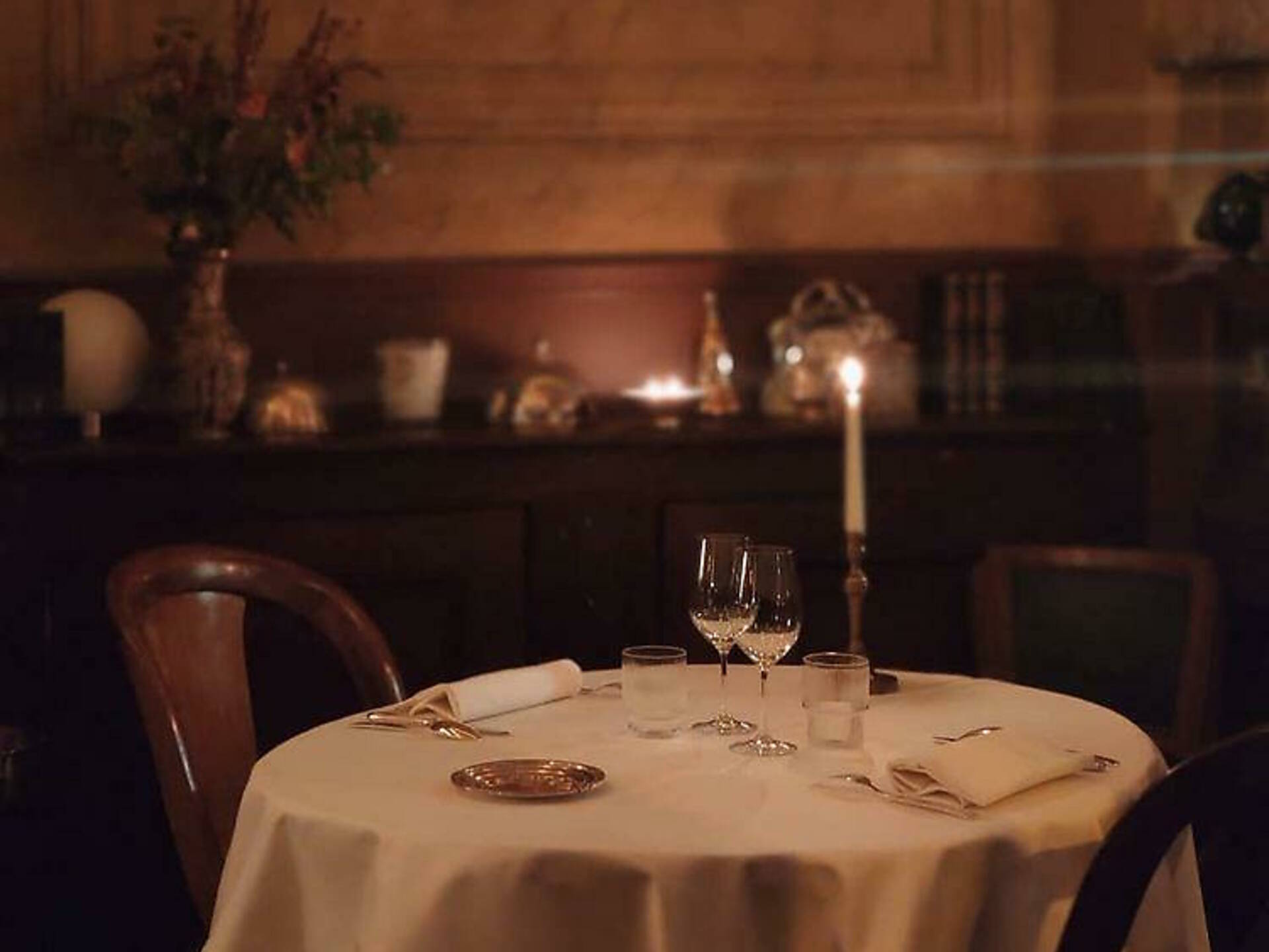 The Most Romantic Restaurants in Paris, According To Experts