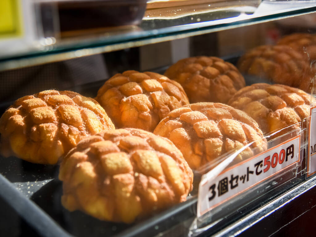 10 Japanese breads you have to try: truffle roll, curry bun, melonpan ...