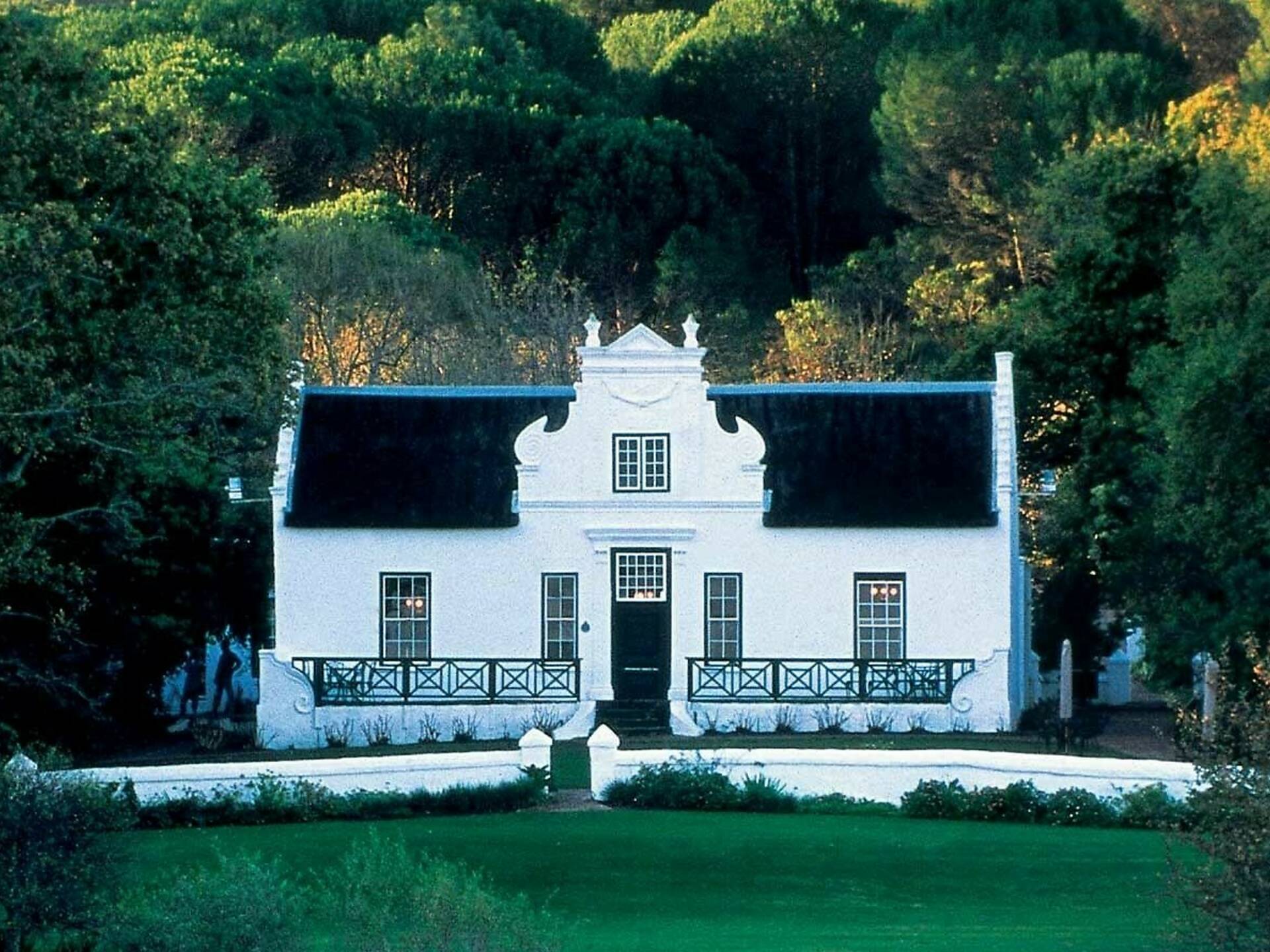 13 Best Wine Estates and Farms in and around Cape Town in 2023