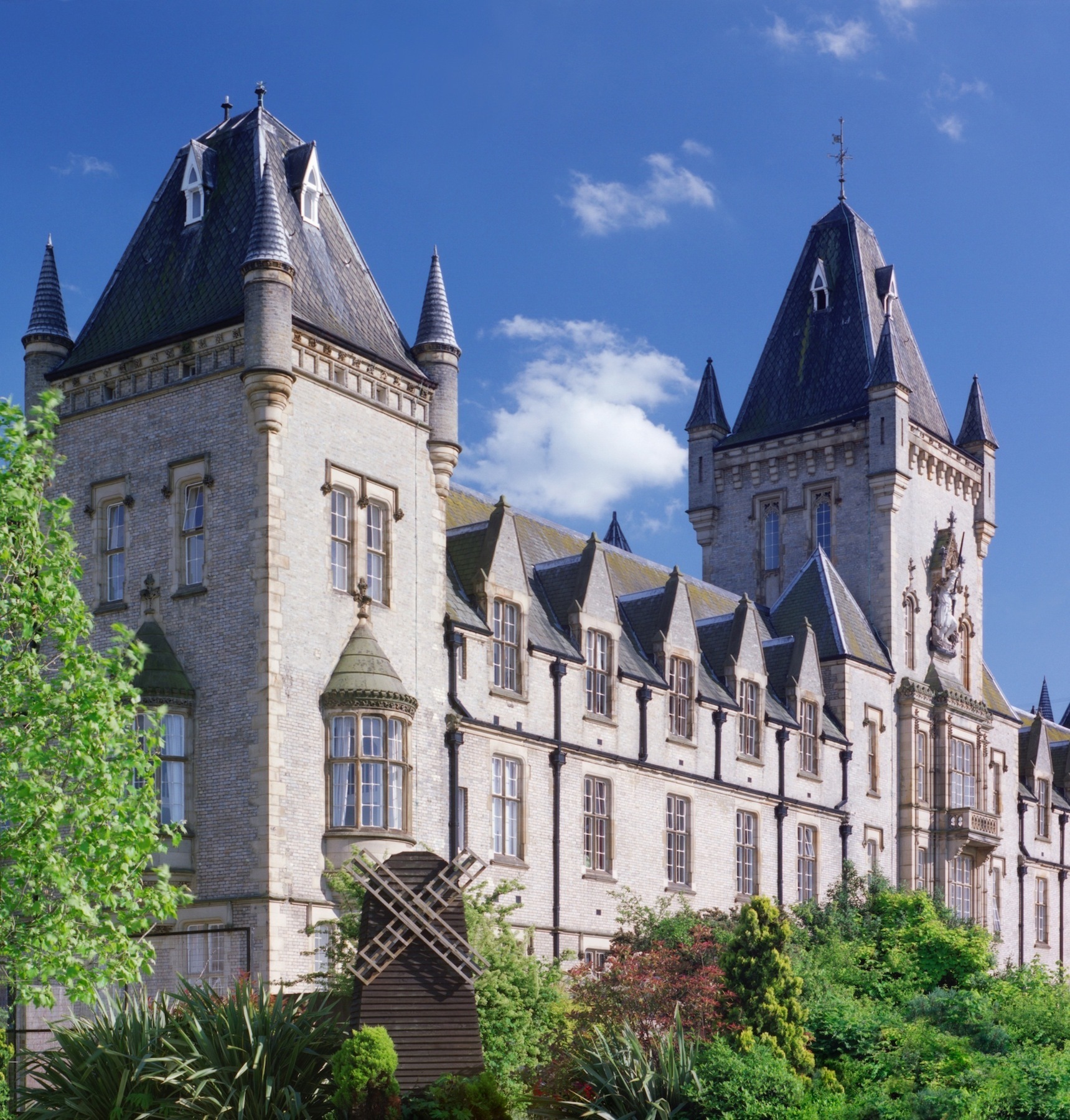 Le Gothique | Restaurants in Wandsworth, London