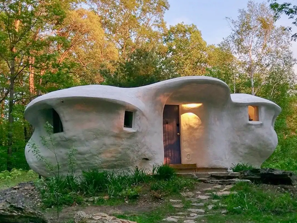 10 Incredible OMG Airbnbs for a Jaw-Dropping Stay