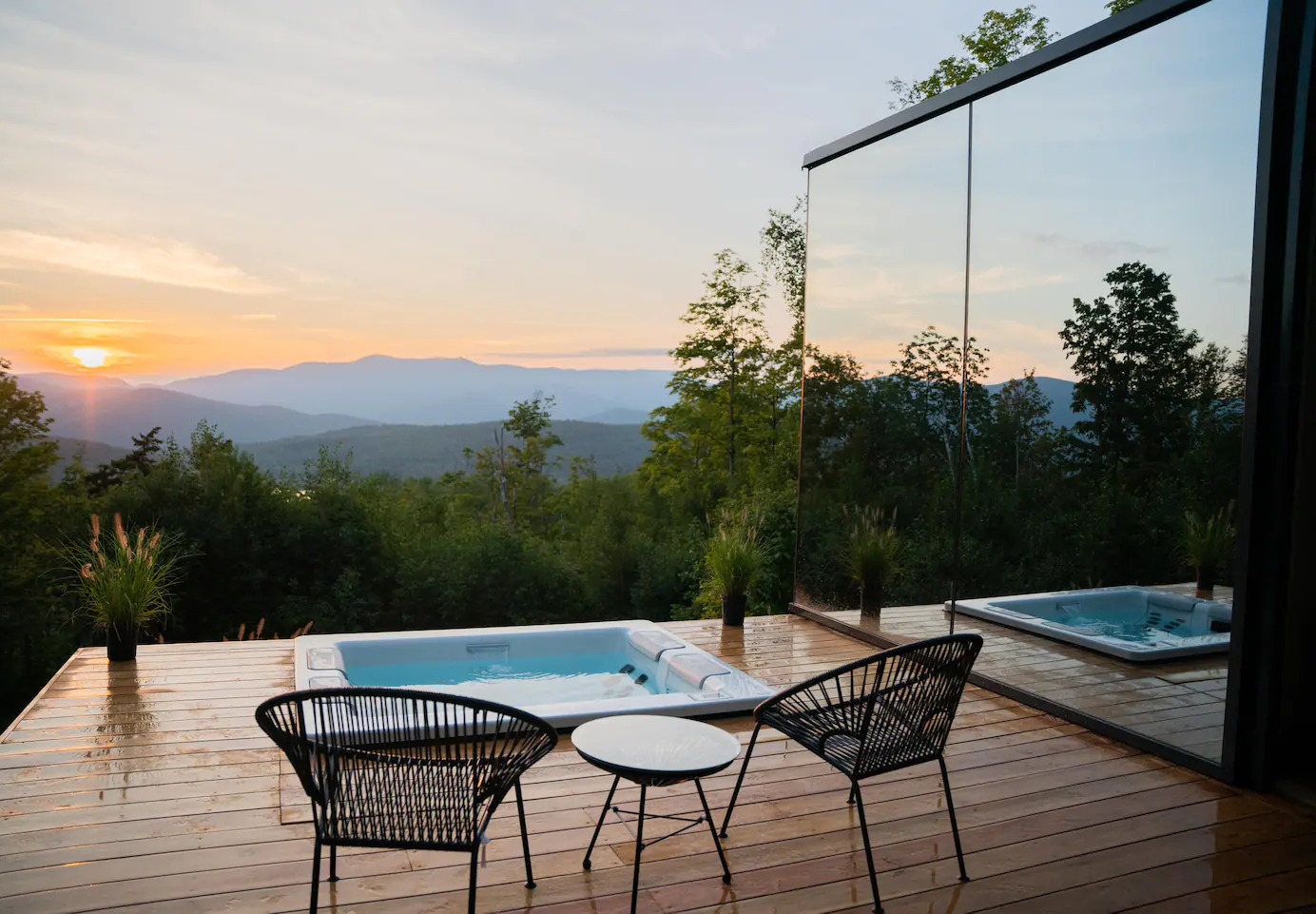 10 Incredible OMG Airbnbs for a Jaw-Dropping Stay