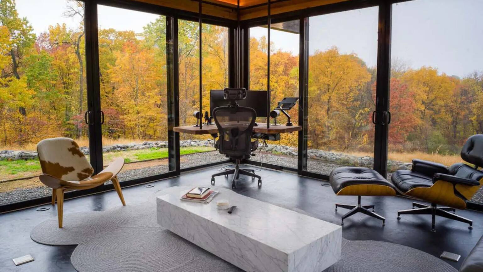 10 Incredible OMG Airbnbs for a Jaw-Dropping Stay