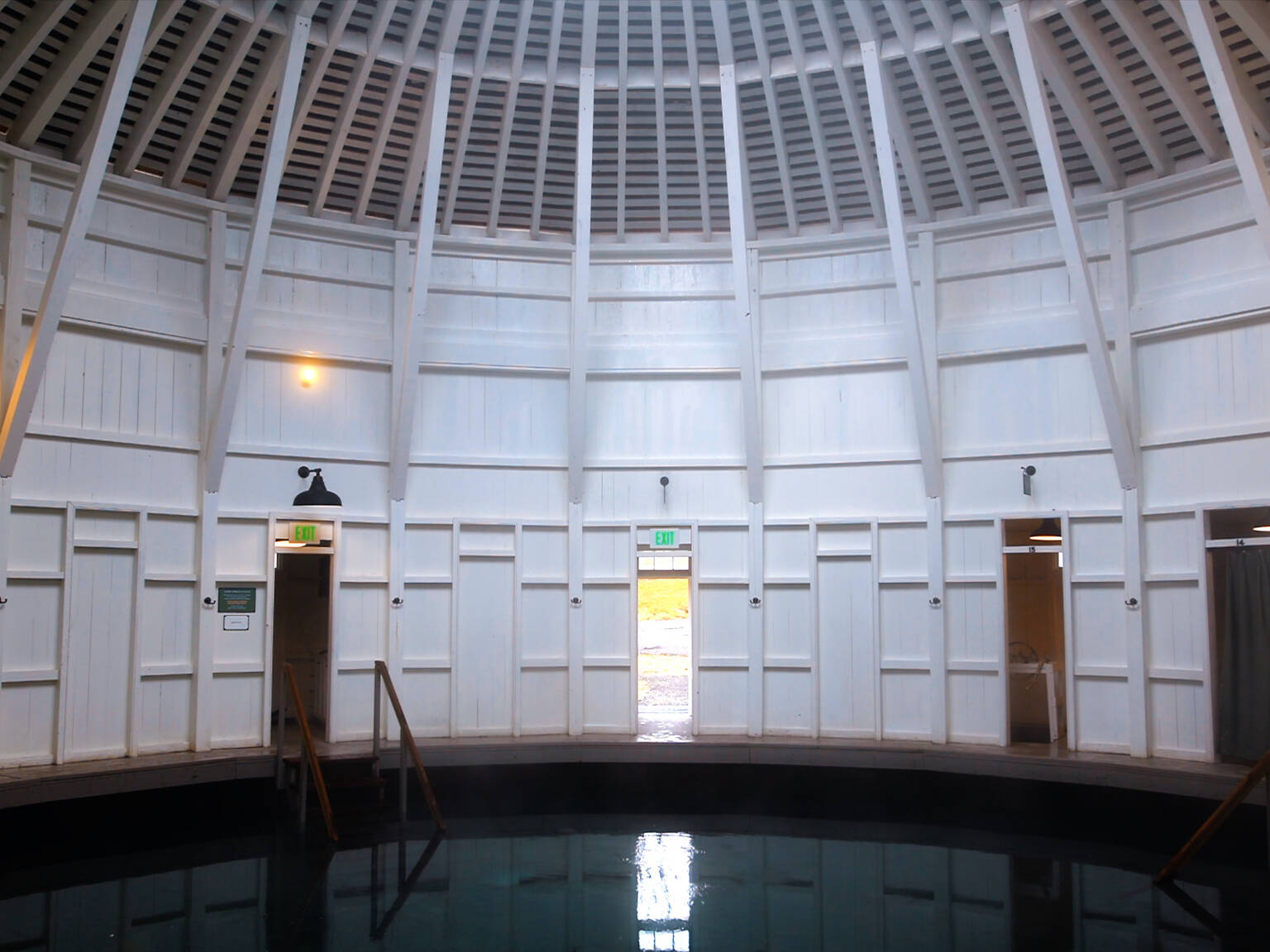 13 Best Natural Hot Springs In the US to Relax and Unwind