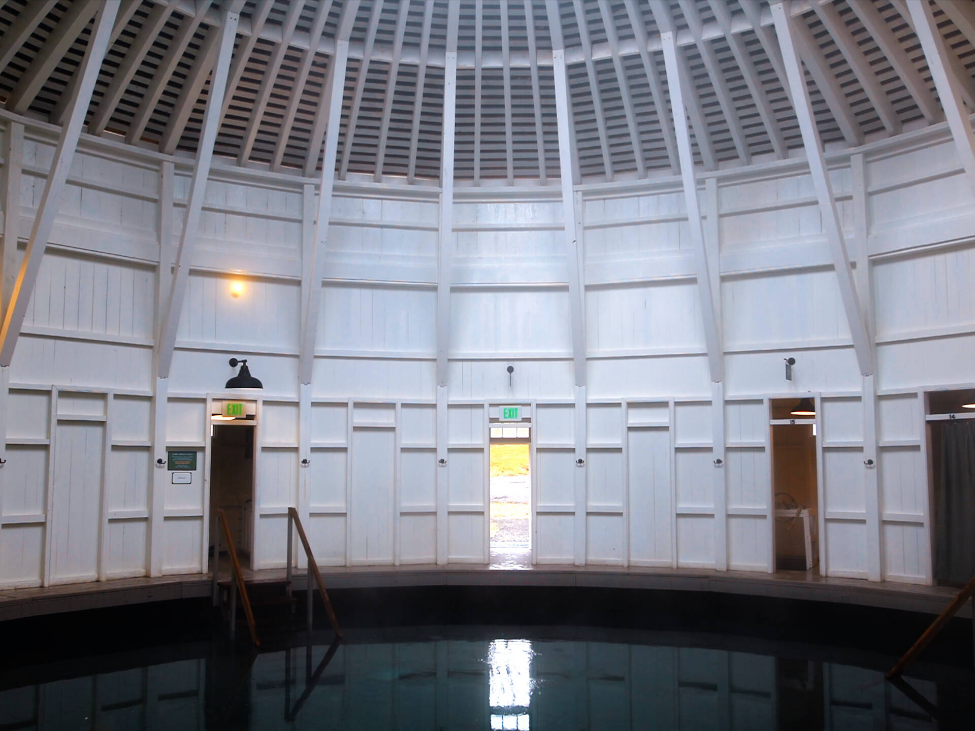 13 Best Natural Hot Springs In the US to Relax and Unwind