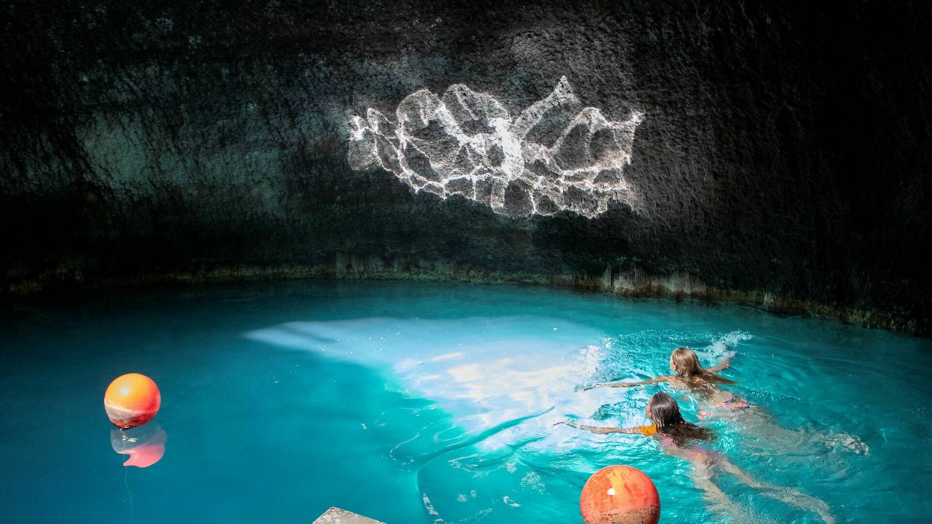 13 Best Natural Hot Springs In the US to Relax and Unwind