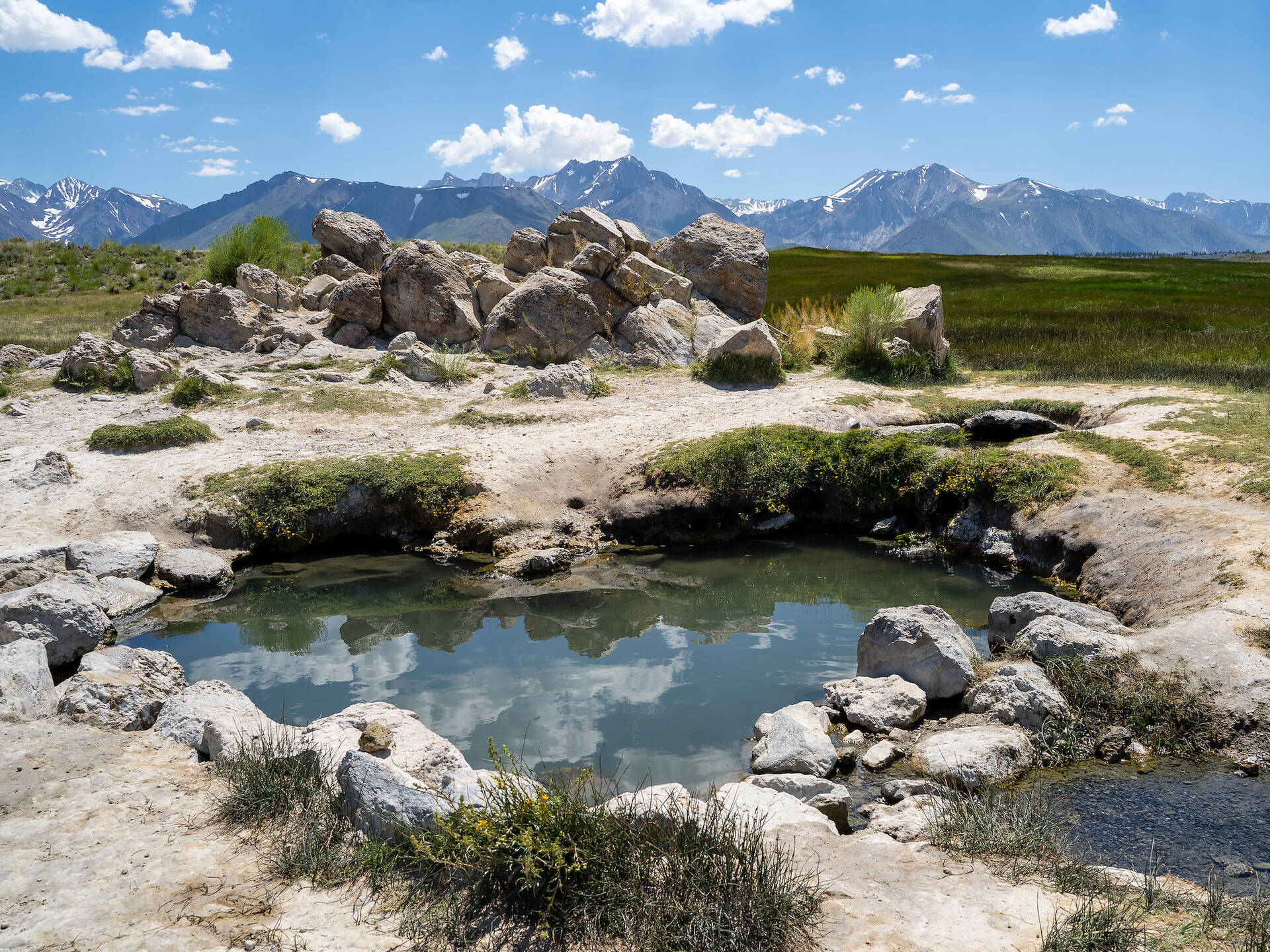 13 Best Natural Hot Springs In the US to Relax and Unwind
